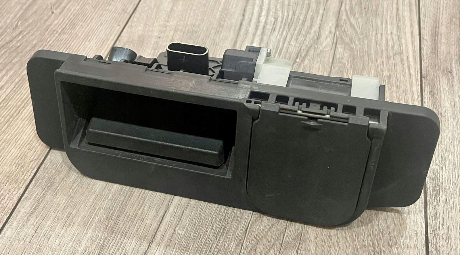 Mercedes C-klasa W205 E-klasa W213 W222 mikrostyk klamka bagażnika ...