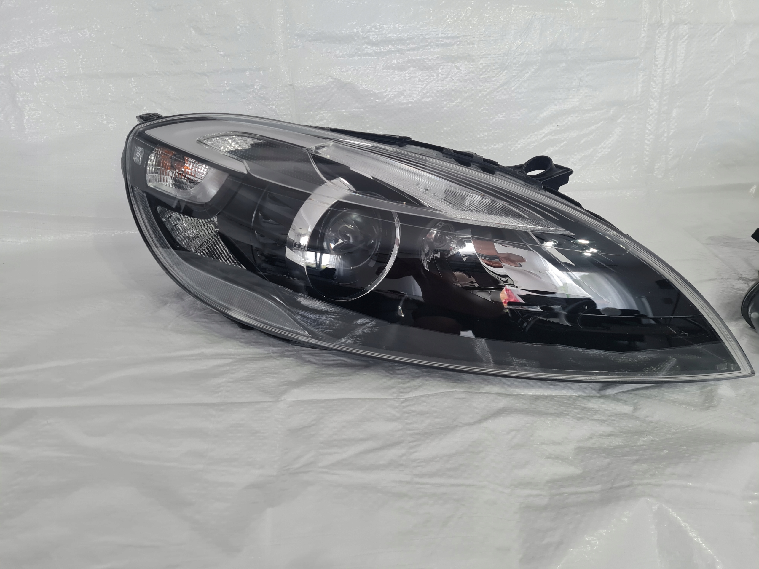 VOLVO V40 XENON LAMPA PRAWA 31420008 31420008 314-200-08 za 900 zł z ...