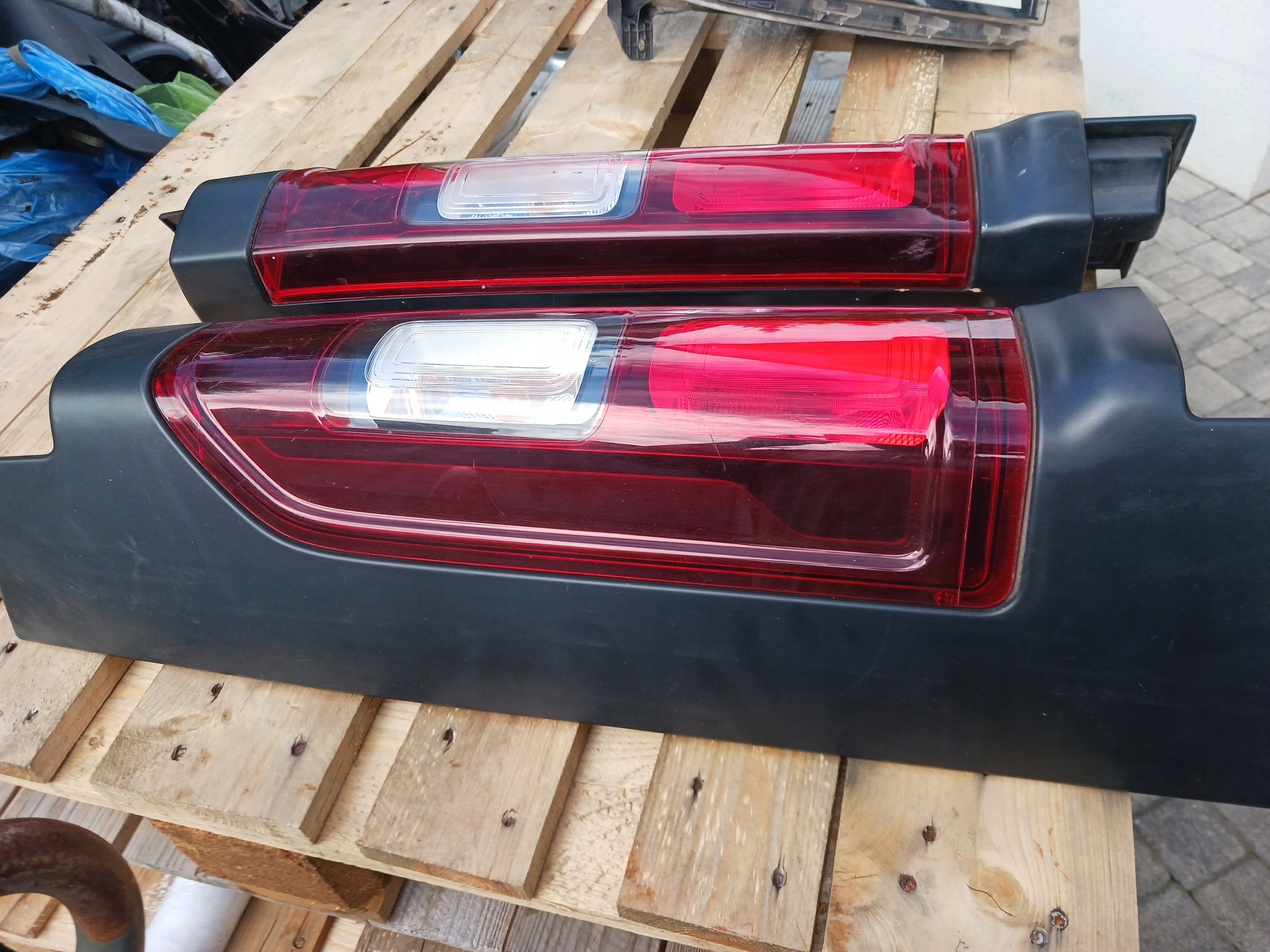 Renault Trafic III lampy tyl tylne za 150 zł z Luboń - Allegro.pl ...