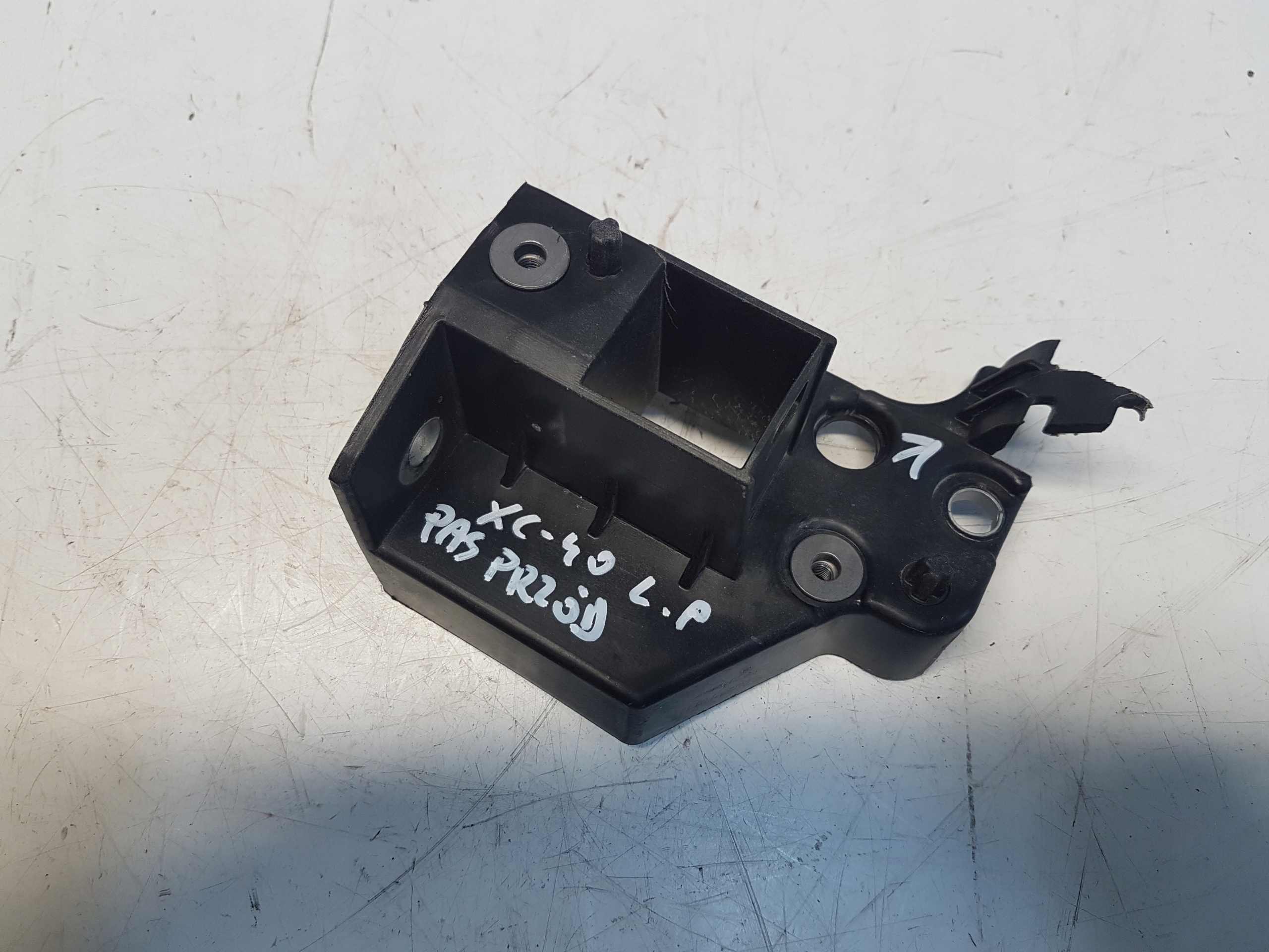 LEWY WSPORNIK PASA PRZÓD VOLVO XC40 EX40 2018- C40 EC40 OE 31469370 za ...