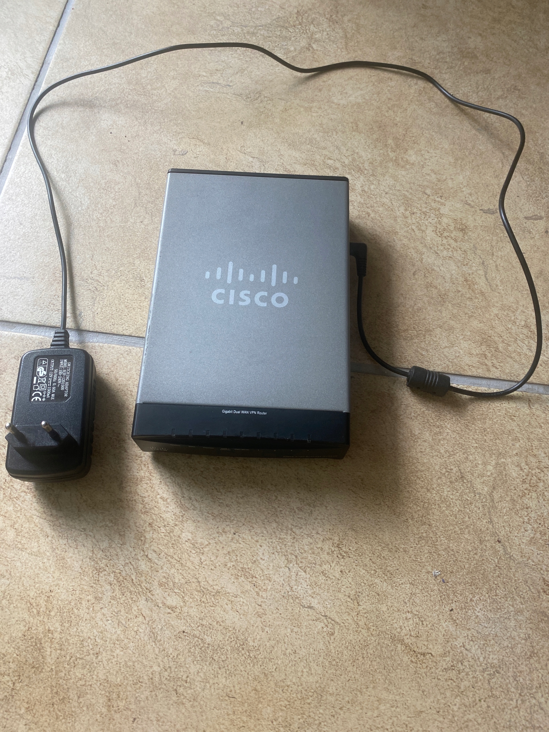 Router przewodowy Cisco RV042G V01 - Sklep, Opinie, Cena w Allegro.pl