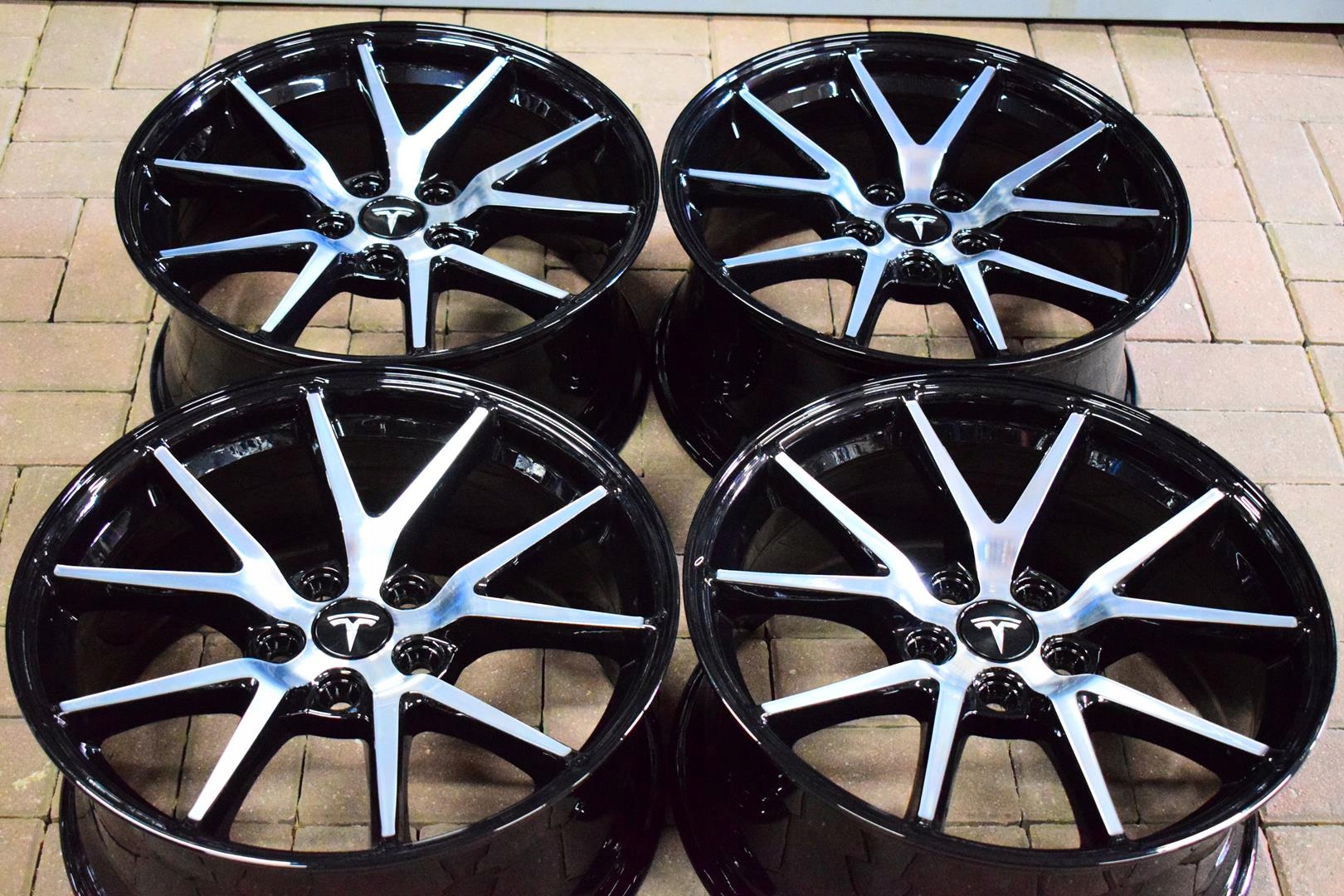 FELGI 18'' Tesla 3 Oryginał! Jak Nowe! za 4300.00PLN z MIĘDZYCHÓD ...