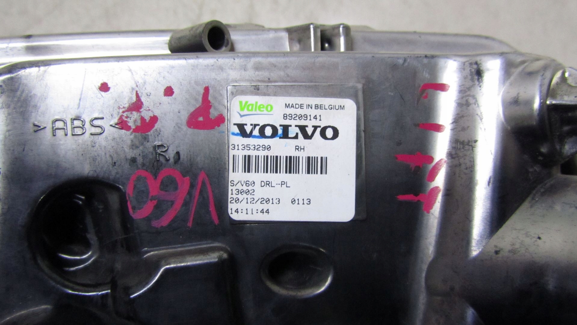 025/046 025/046 - VOLVO V60 S60 Lift галогенна лампа LED DRL правий 13 ...