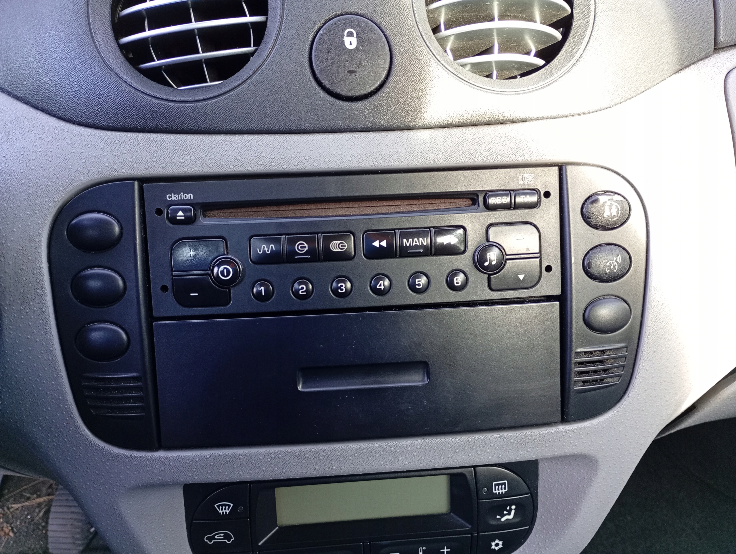 Citroen C3 02-09 RADIO ORYGINALNE CD MP3 brakuje kodu za 99.00PLN z ...