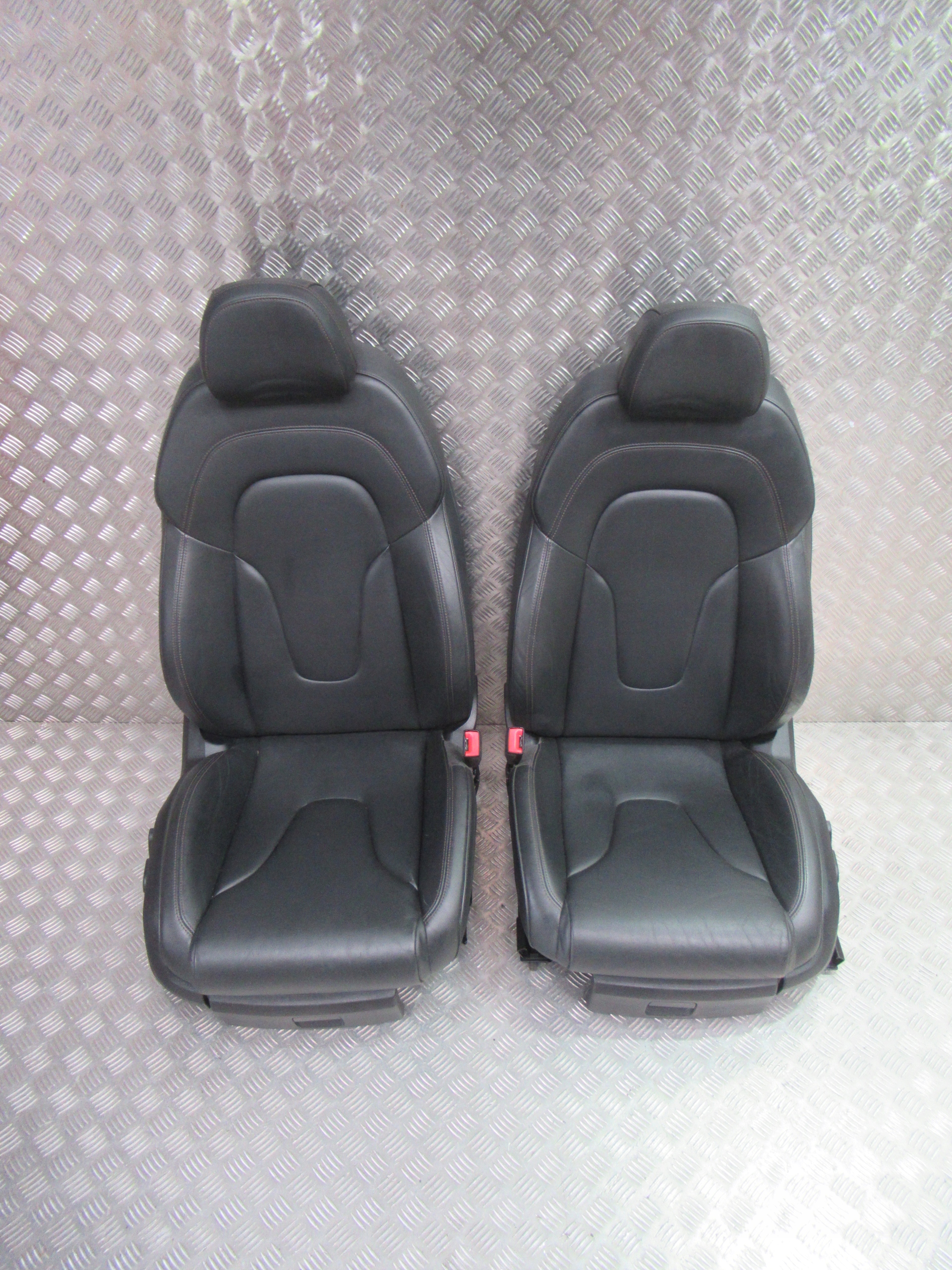 AUDI R8 420 SPYDER SKORA FOTELE KANAPA BOCZKI WNETRZE KOMPLETNE za 7000 ...