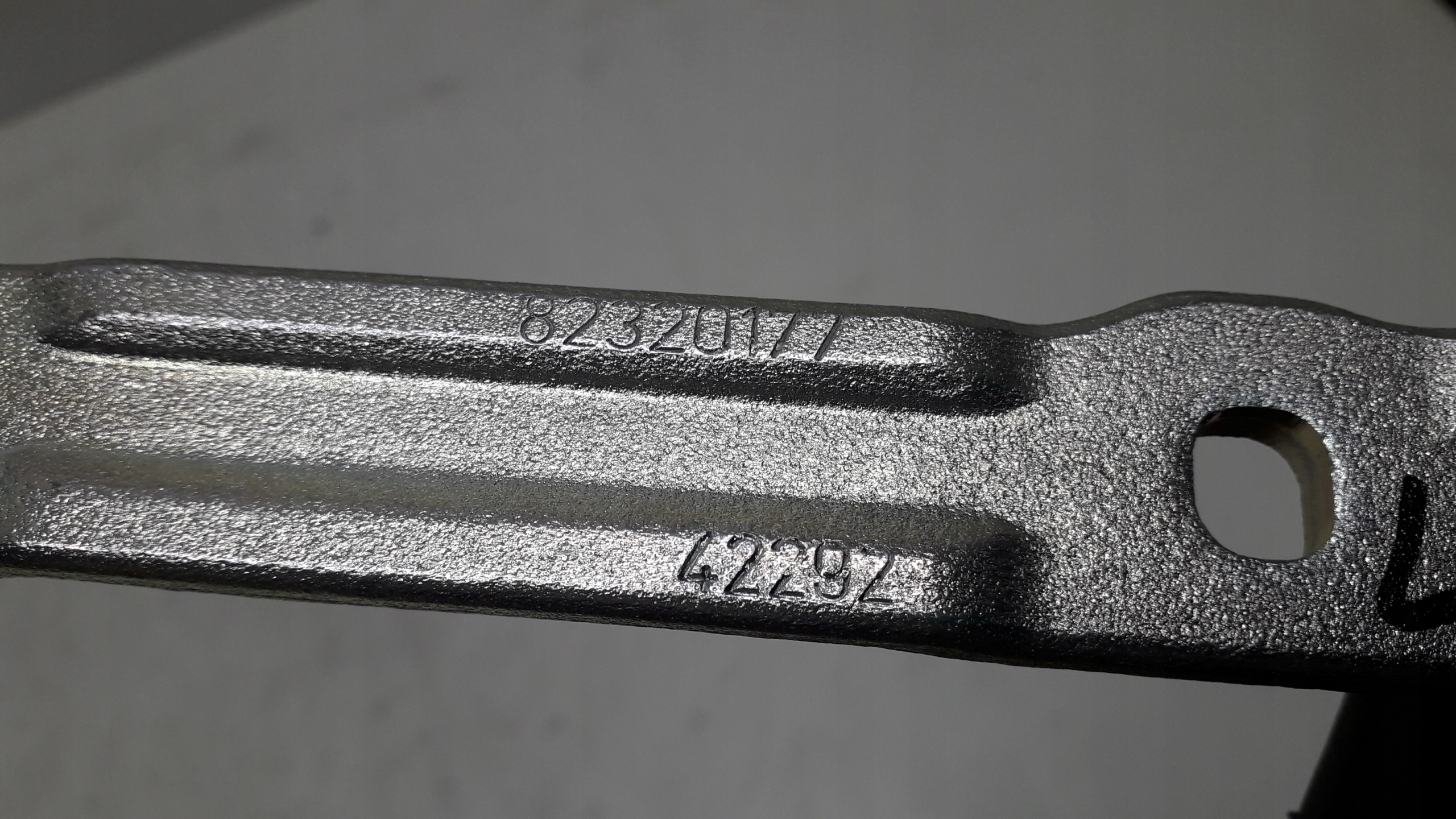 VOLVO FH4 ПЕТЛЯ КАПОТА ПРАВАЯ 82320177 купить на Avtoex из Польши в ...