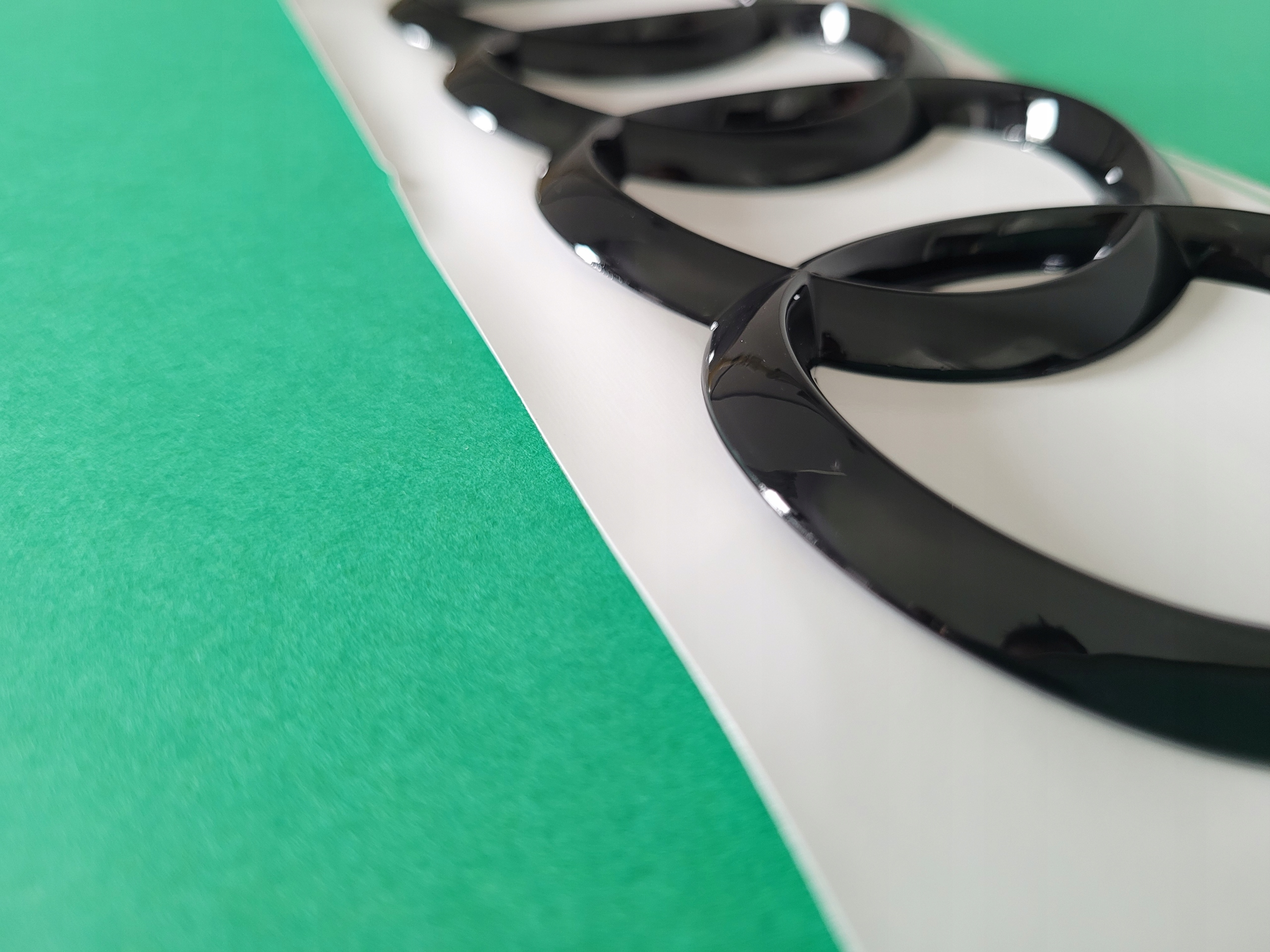 Pierscienie_do_audi_tył_black_glossy_202mm - Емблема для Audi чорний ...