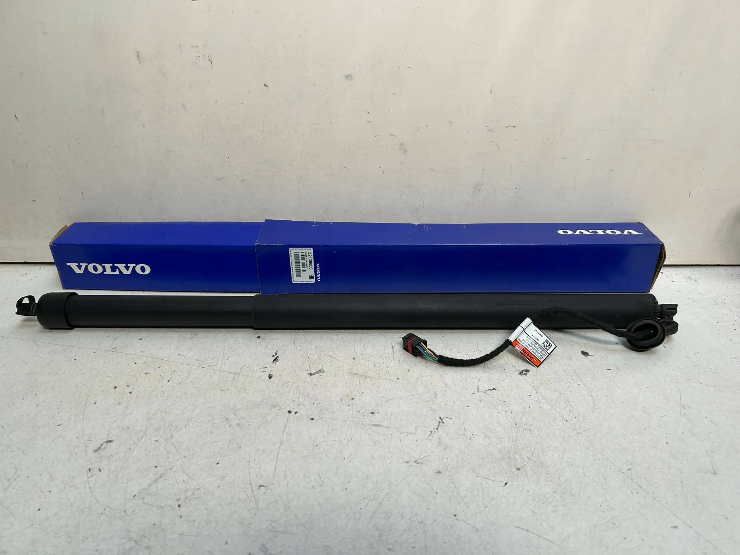 Volvo OE 32136006 siłownik teleskop klapy - porównaj ceny - Allegro.pl