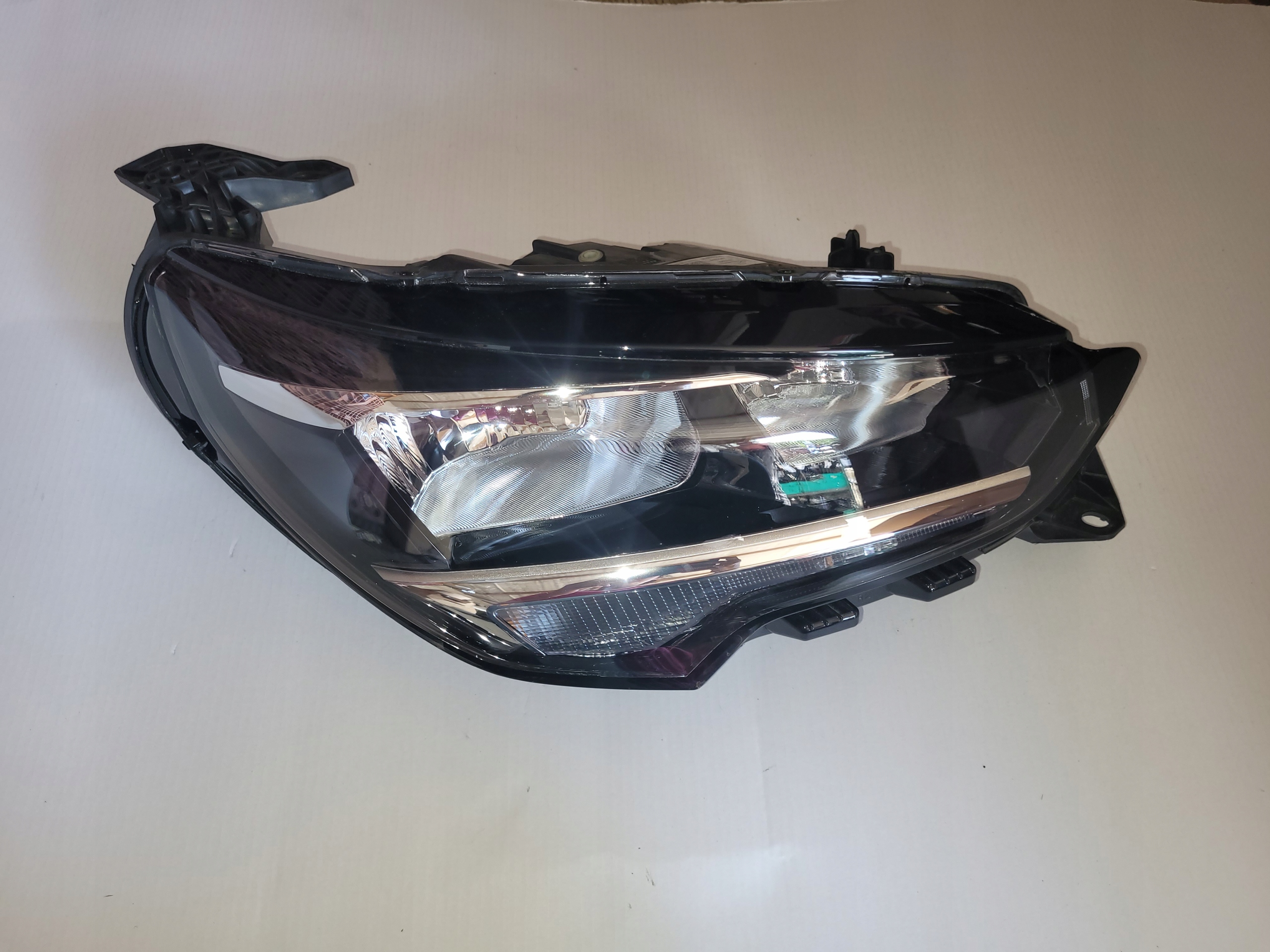 OPEL CORSA F LAMPA PRZEDNIA PRZÓD RH 9829465380 za 800 zł z Wijewo ...