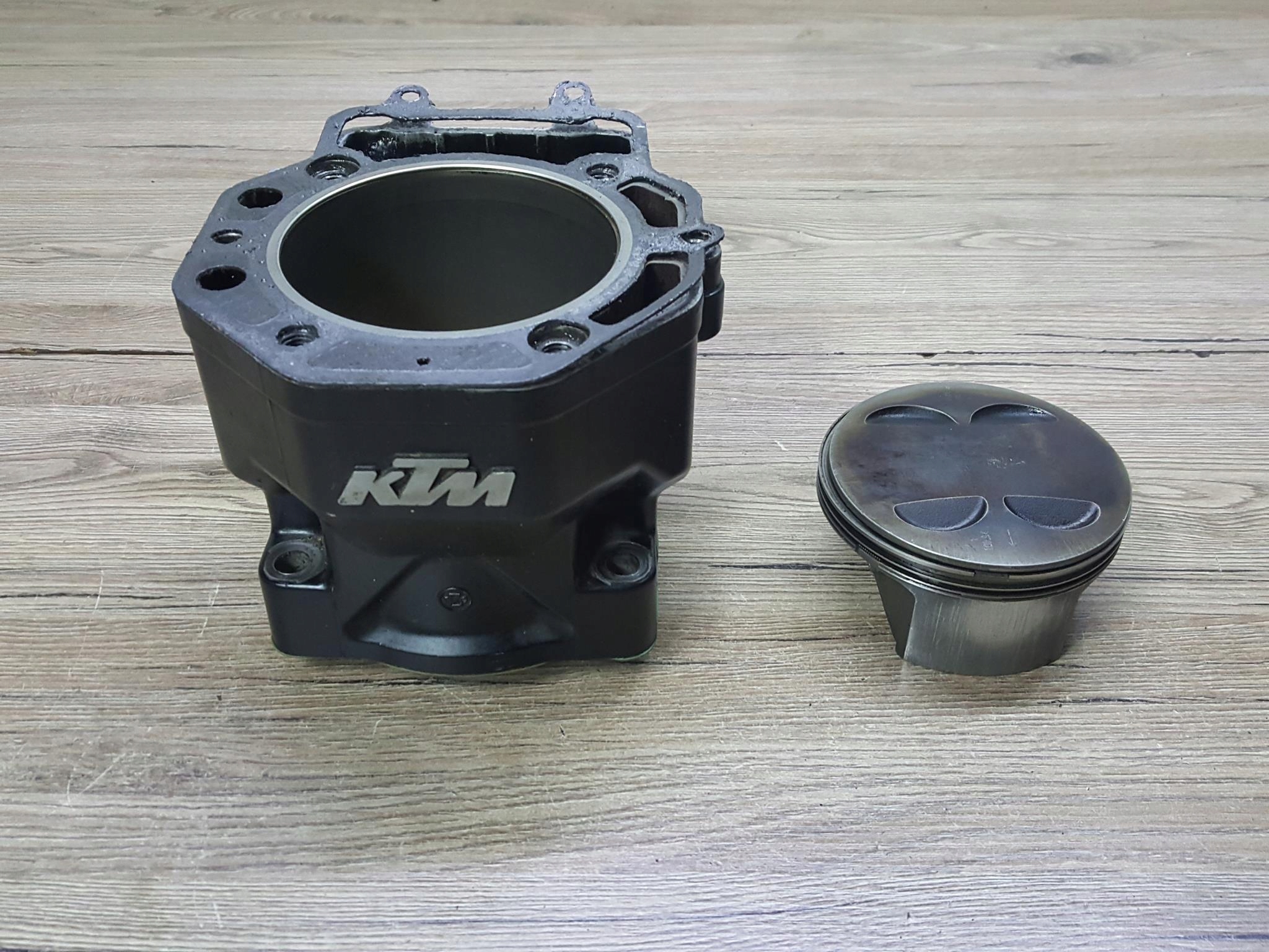 KTM DUKE II LC4 640 CYLINDER TŁOK KOMPLET za 869.00PLN z Osięciny ...