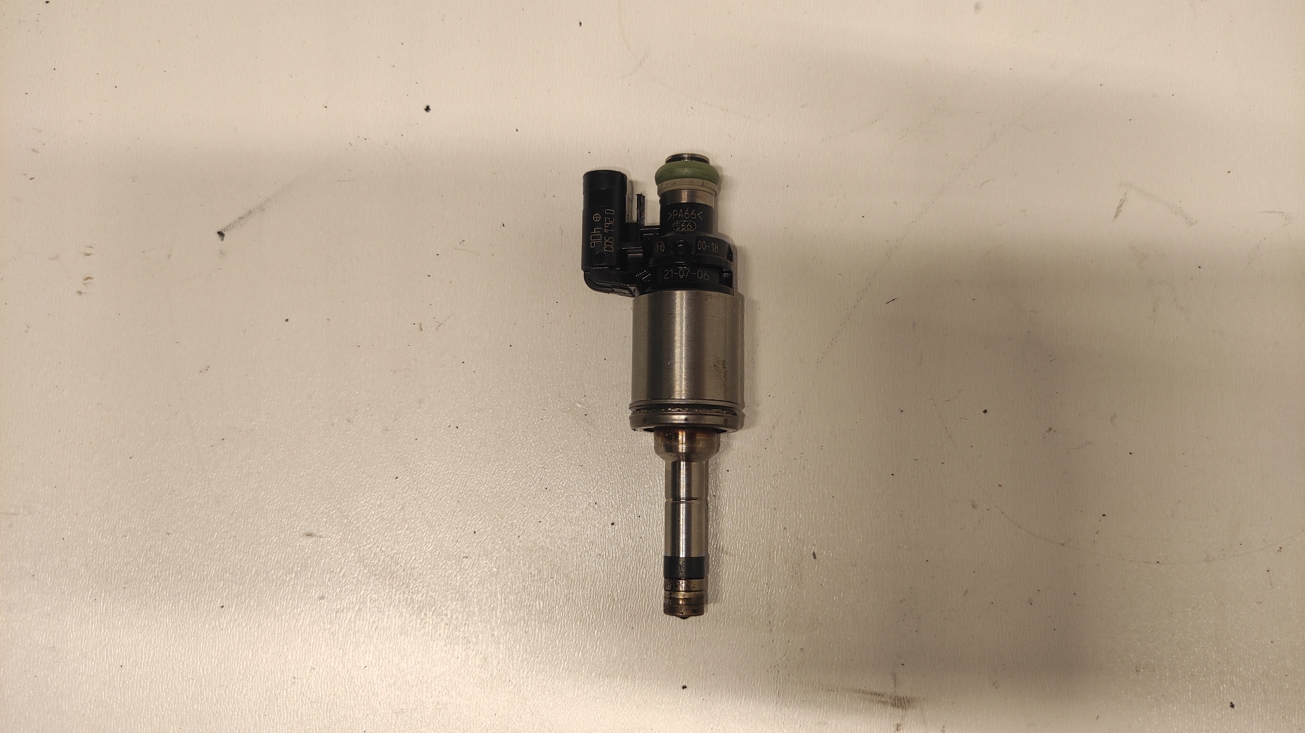 Купить ФОРСУНКА ТОПЛИВА VOLVO XC40 1.5 ГИБРИД 32208203 с Разборки