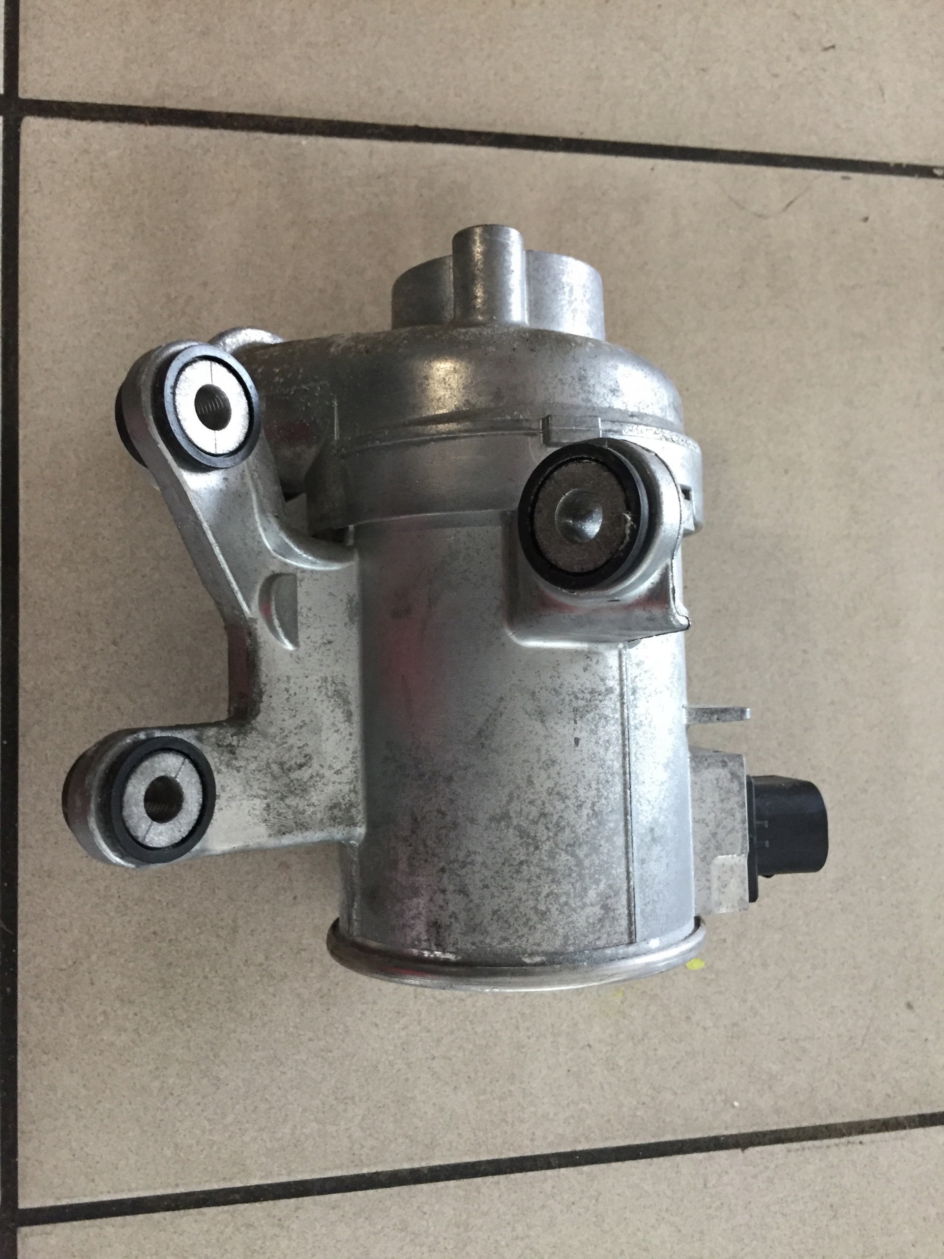 MERCEDES GLC W253 2.0 CGI POMPA WODY A2742002700 za 800.00PLN z GNOJNIK ...