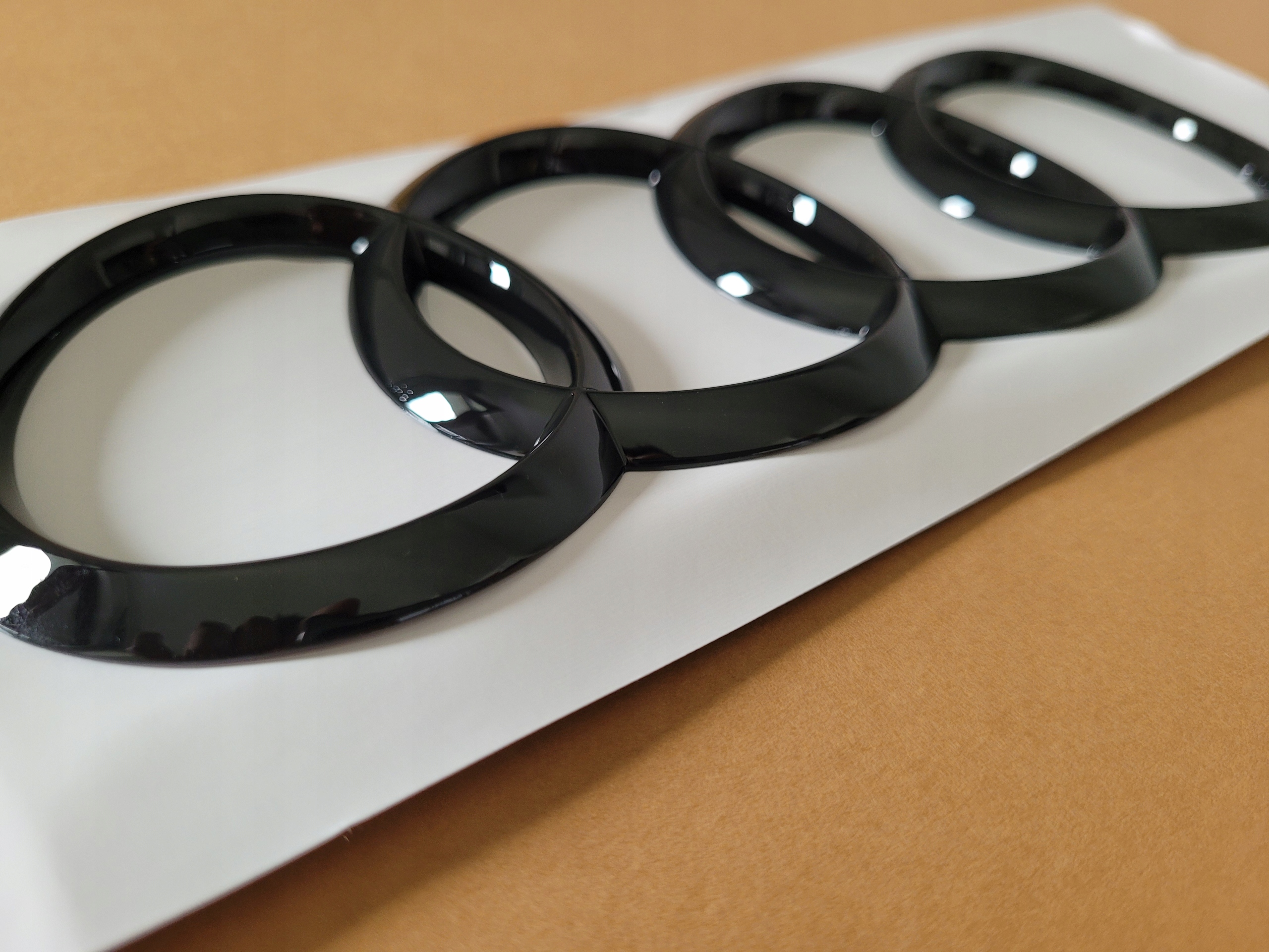 Pierscienie_do_audi_tył_black_glossy_202mm - Емблема для Audi чорний ...