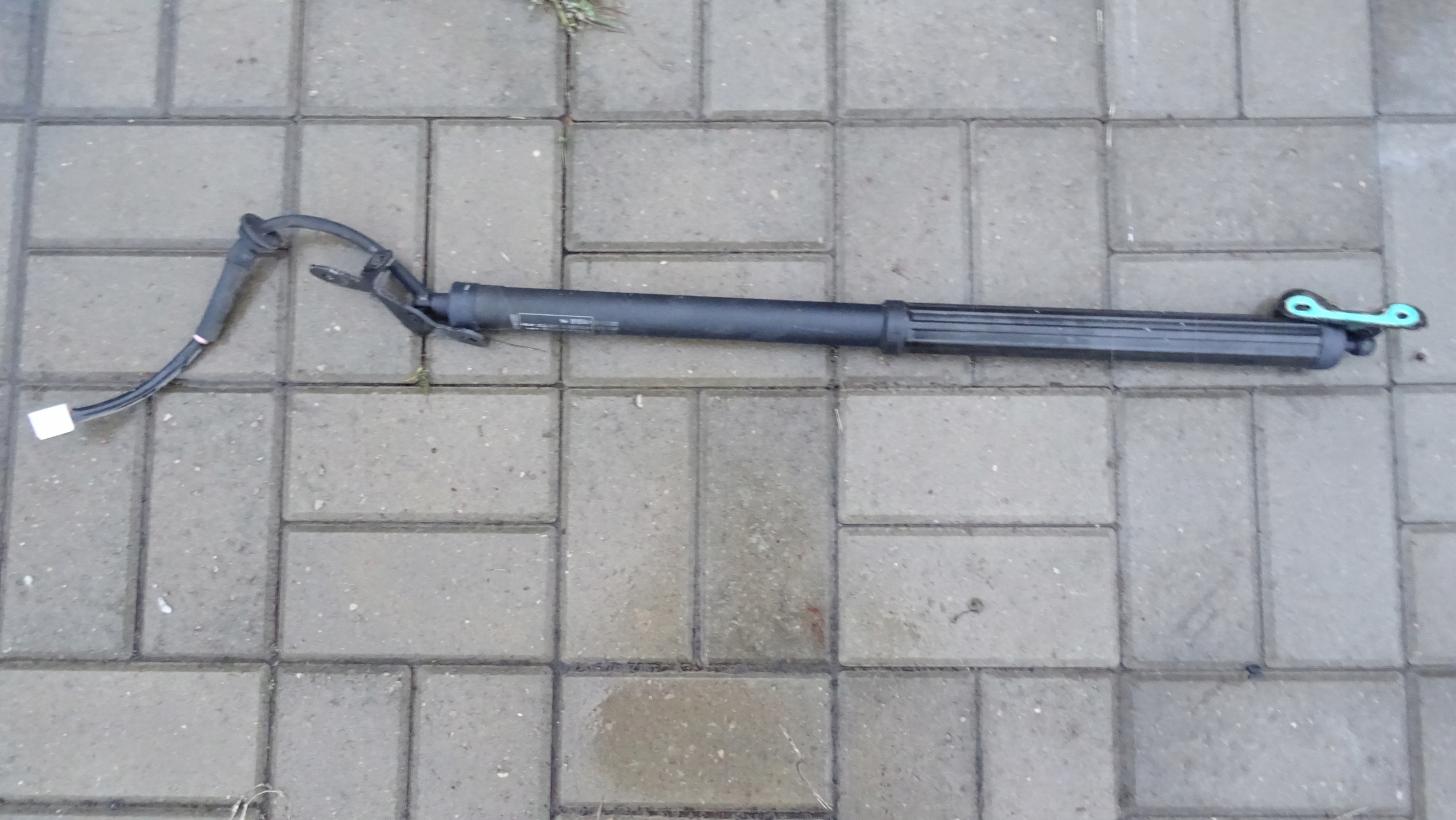 TOYOTA HIGHLANDER 2021 SIŁOWNIK TYLNEJ KLAPY 68910-0E070 za 850 zł z ...