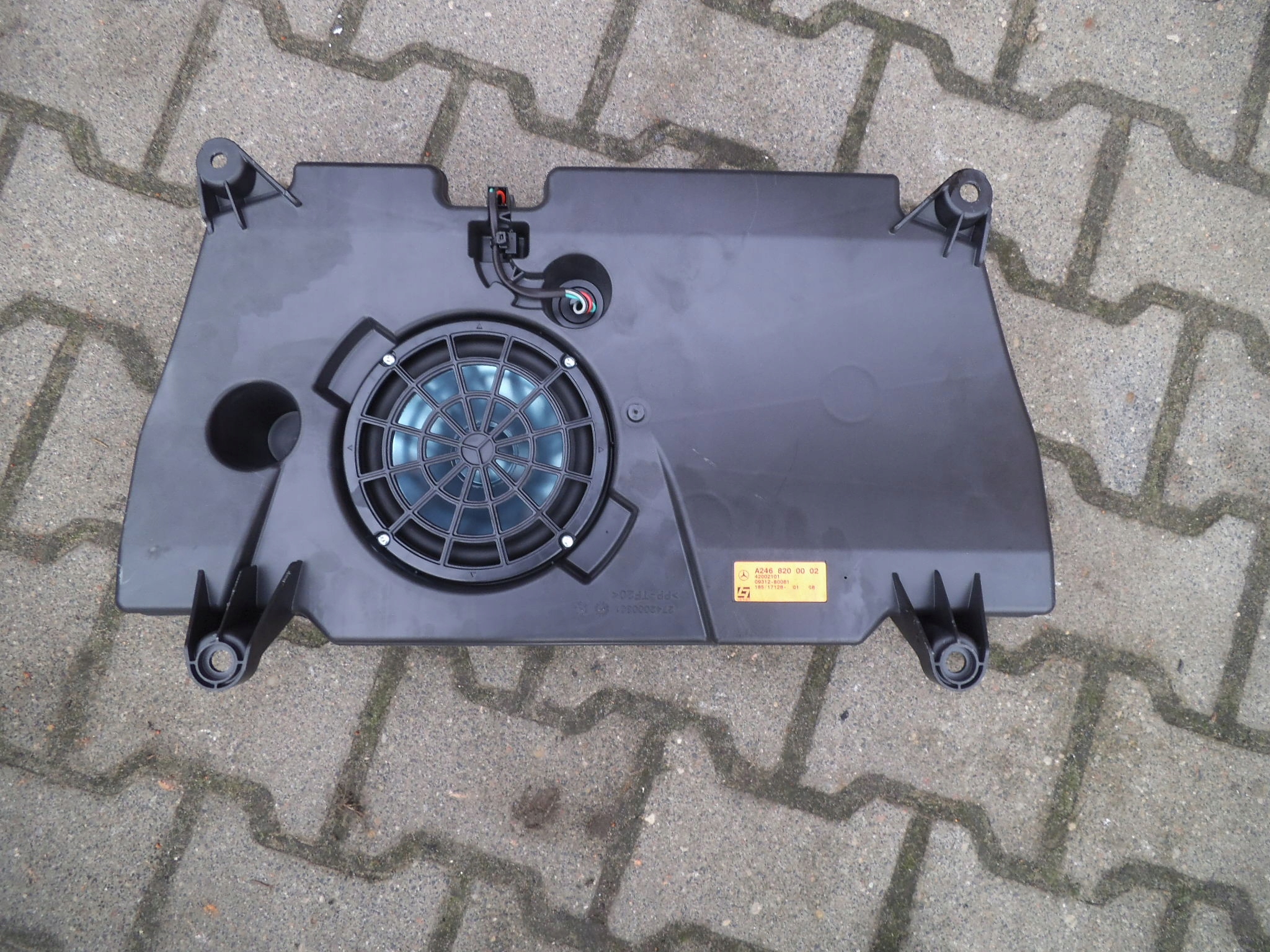 MERCEDES głośnik HARMAN KARDON A2468200002 za 400.00PLN z Pecna ...