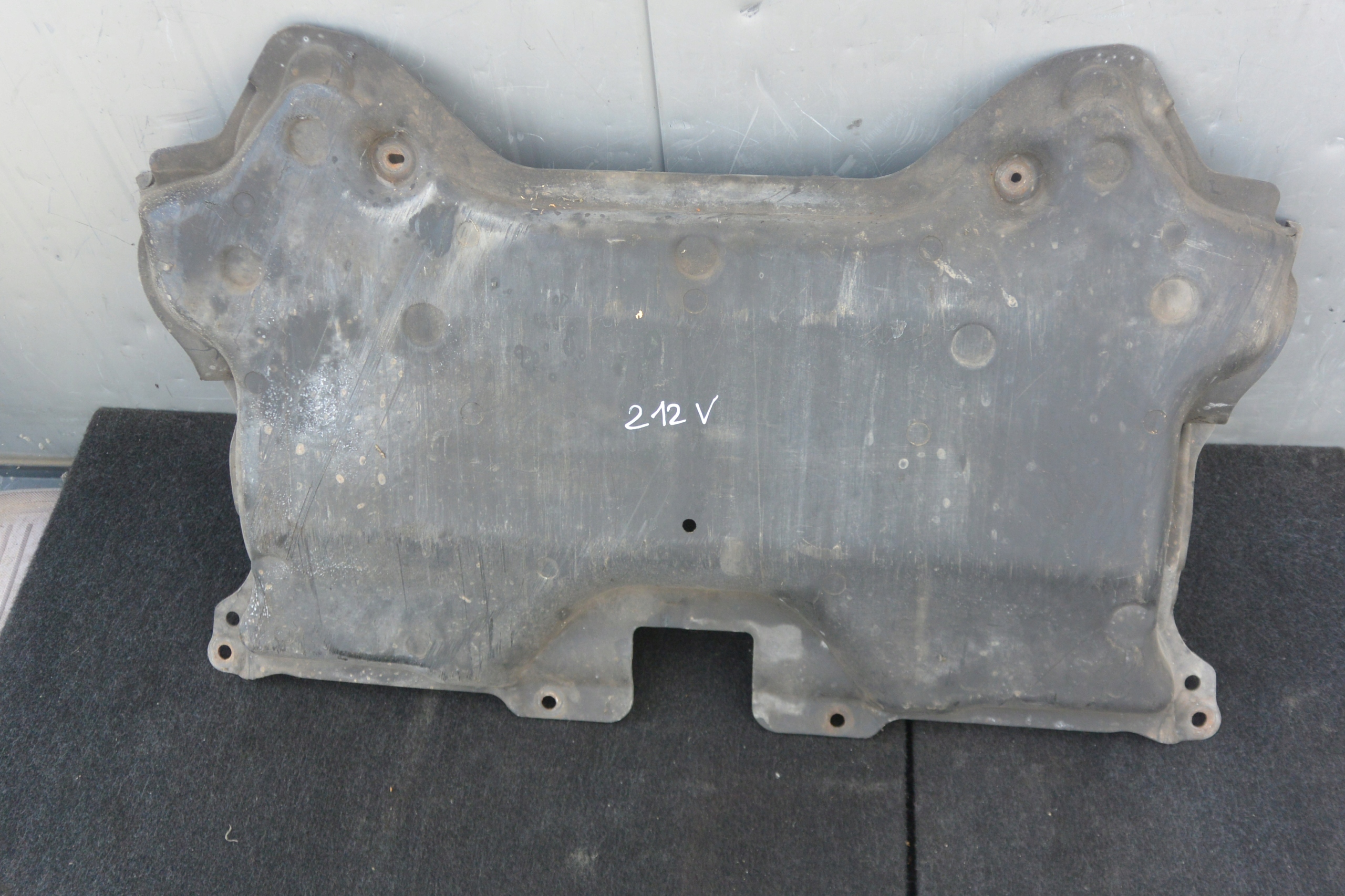 Mercedes E W212 W207 C207 W204 CLS W218 C218 OSŁONA POD SILNIK PŁYTA BENZ. za 249.00PLN z Glogow ...