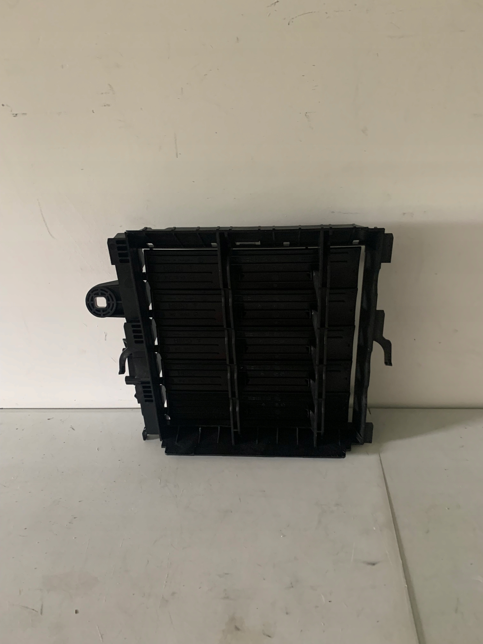 Żaluzja prawego intercoolera Porsche Cayenne 9Y0 za 779.00PLN z Mińsk ...