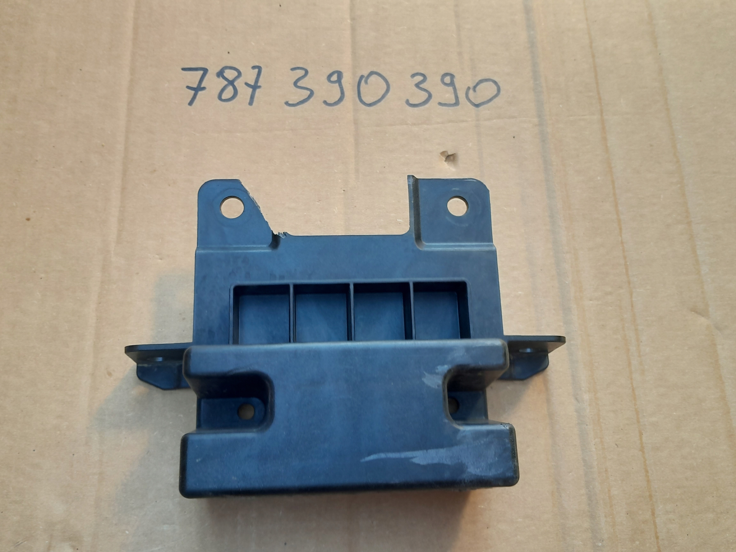 RENAULT ARKANA 23R MOCOWANIE OSŁONA RADARU 601968443R za z Wrocław ...