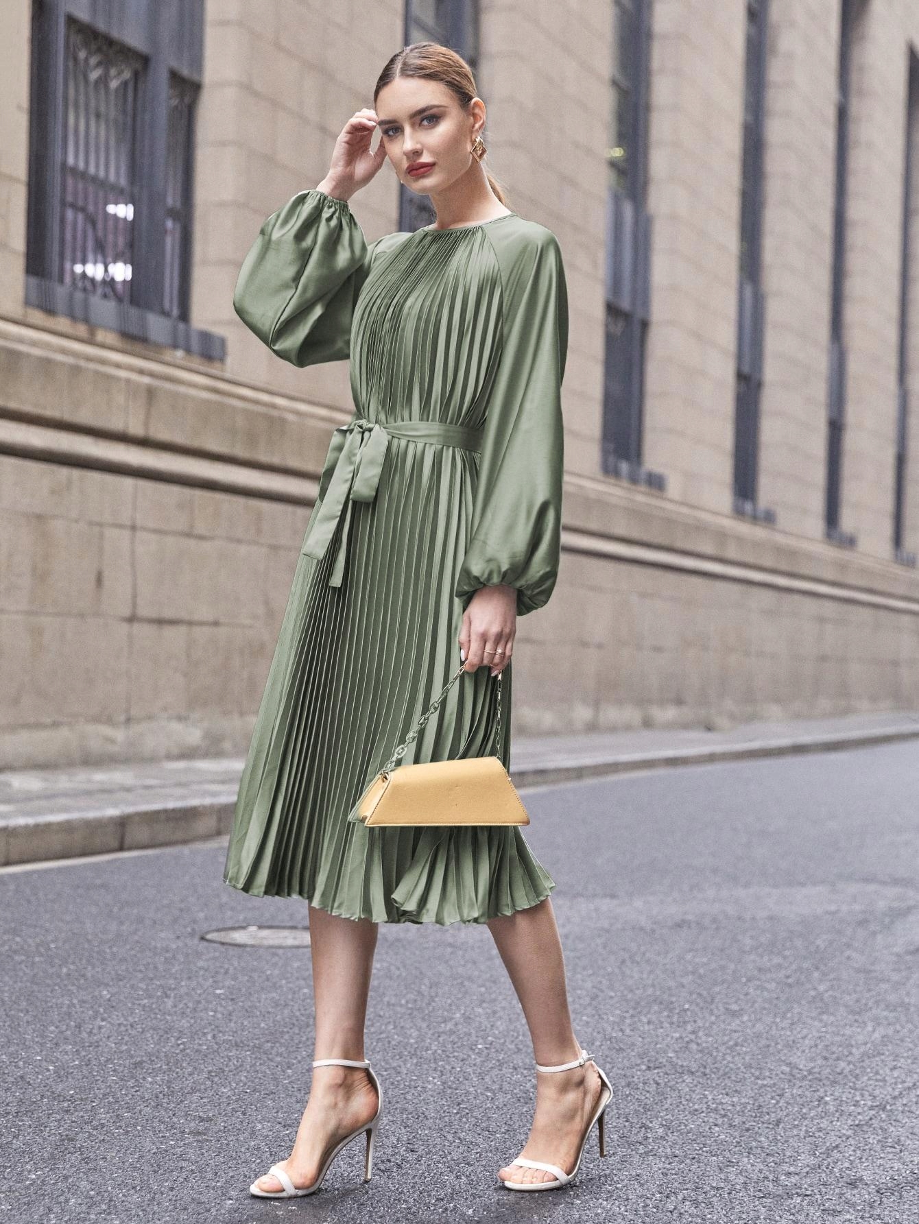 ZIELONA SUKIENKA PLISOWANA MIDI SATYNA MIDAXI Z PASKIEM SHEIN 36 • Cena, Opinie • Sukienki ...