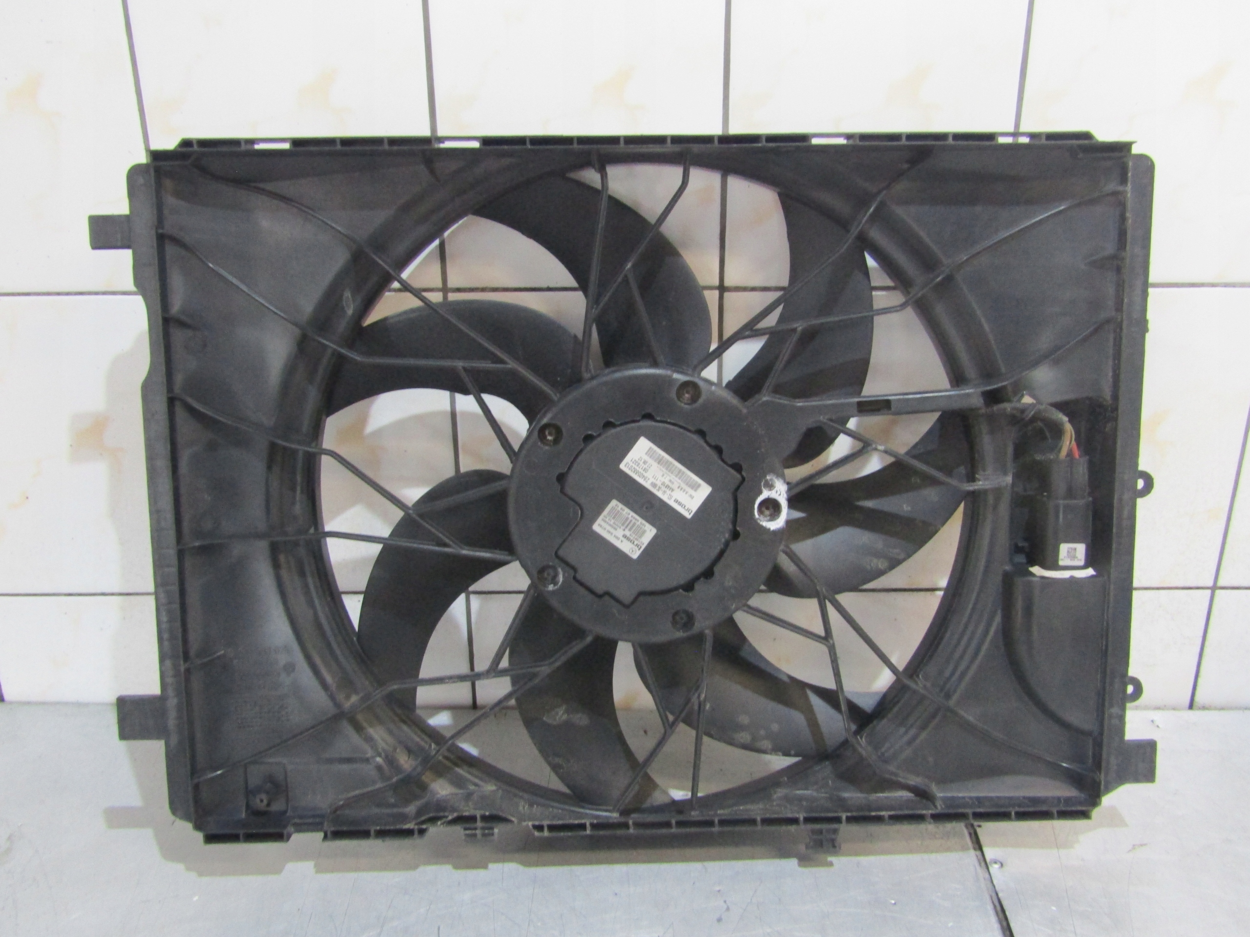 WENTYLATOR CHŁODNICY MERCEDES W204 W212 W207 2045000293 za 699.00PLN z ...