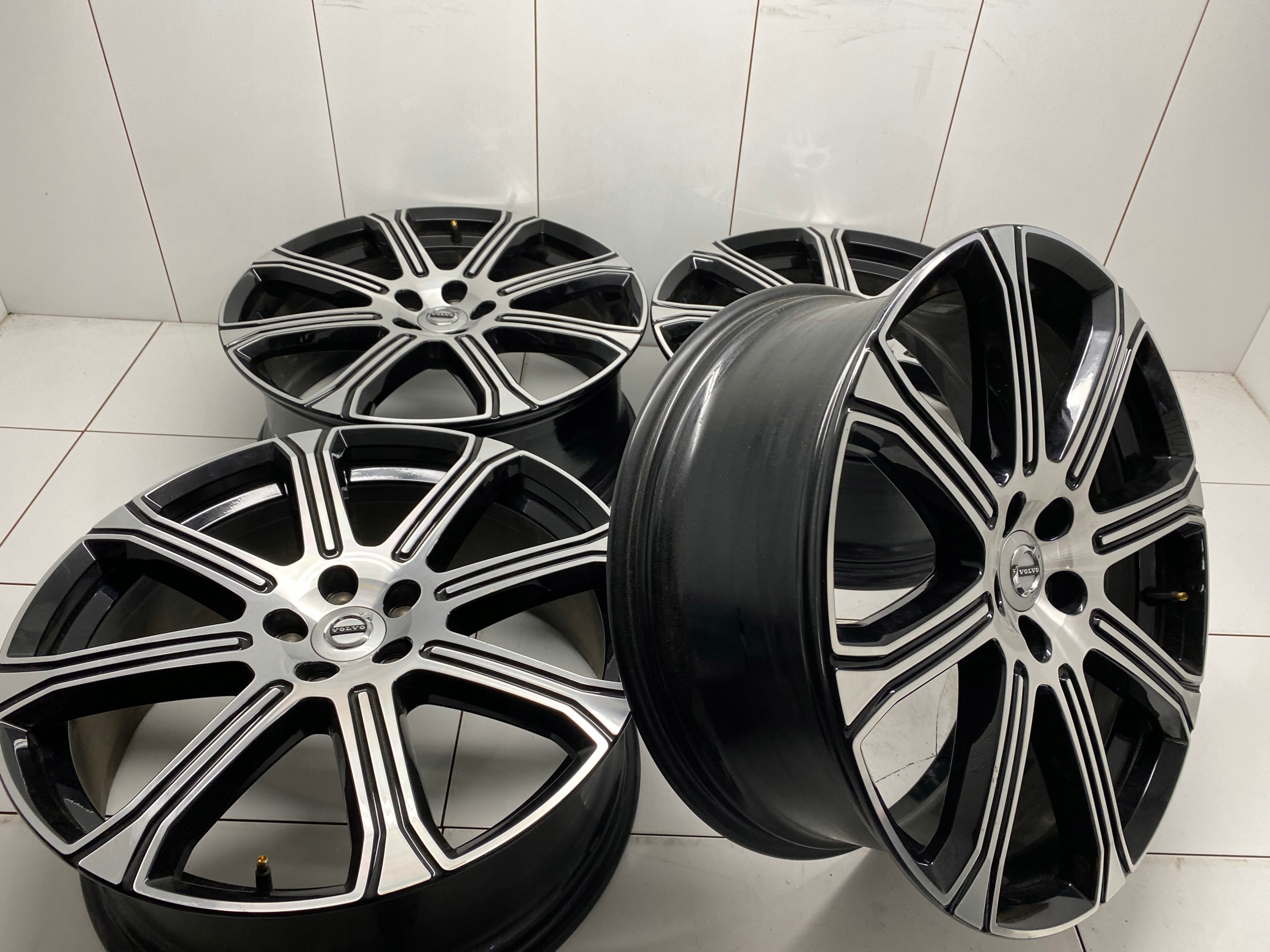 Felga aluminiowa Volvo OE 8-Spoke Black Diamond Cut 8.0" x 20" 5x108 ET ...