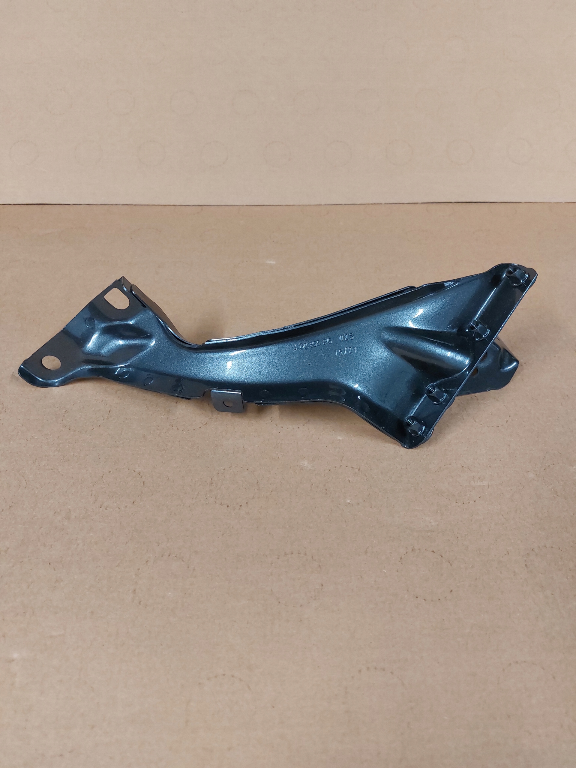 Audi OE 4G0821136A wspornik błotnika - porównaj ceny - Allegro.pl