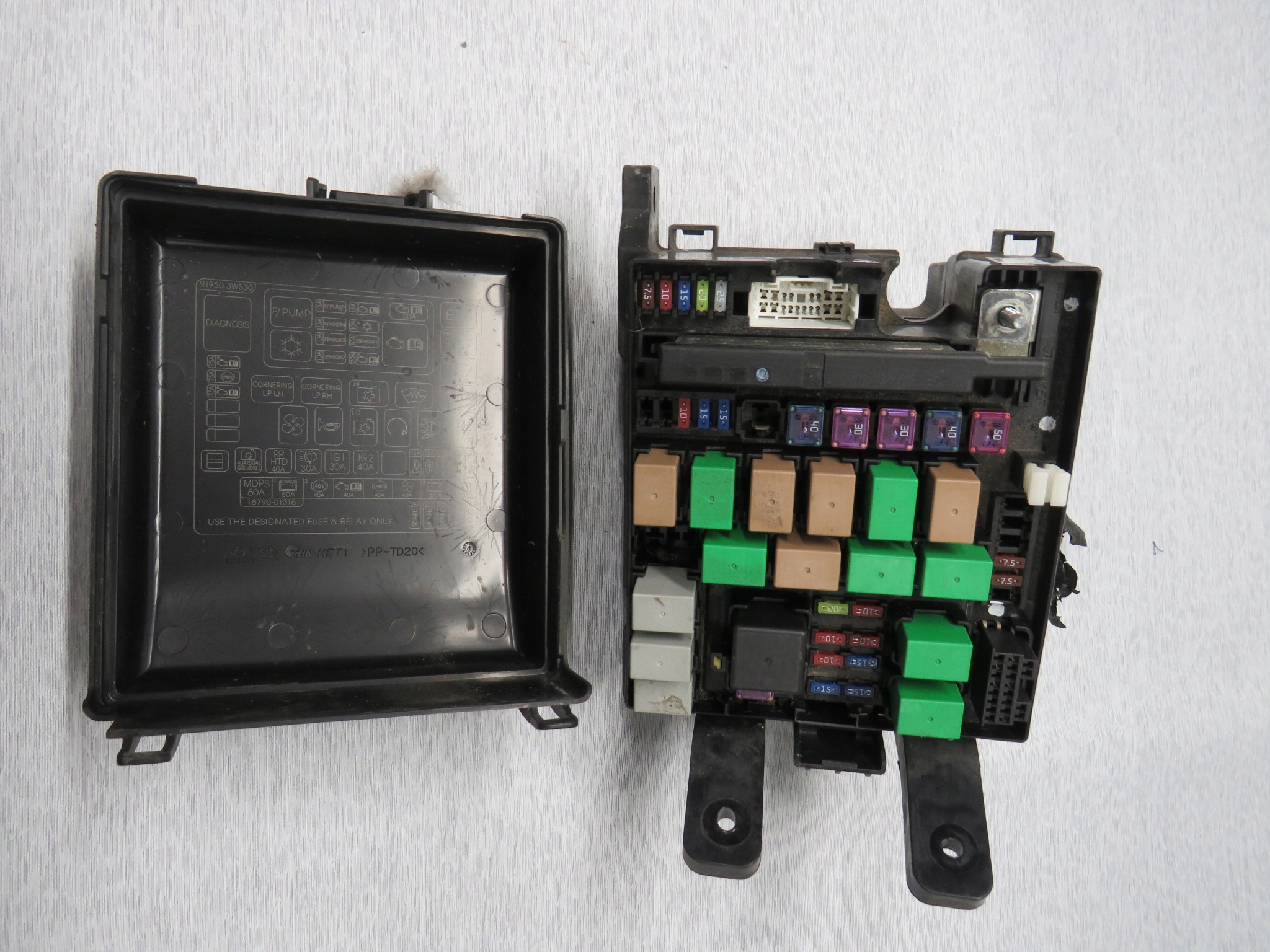 KIA SPORTAGE III HYUNDAI IX35 SKRZYNKA BEZPIECZNIKÓW 91950-2S010 za 119 ...