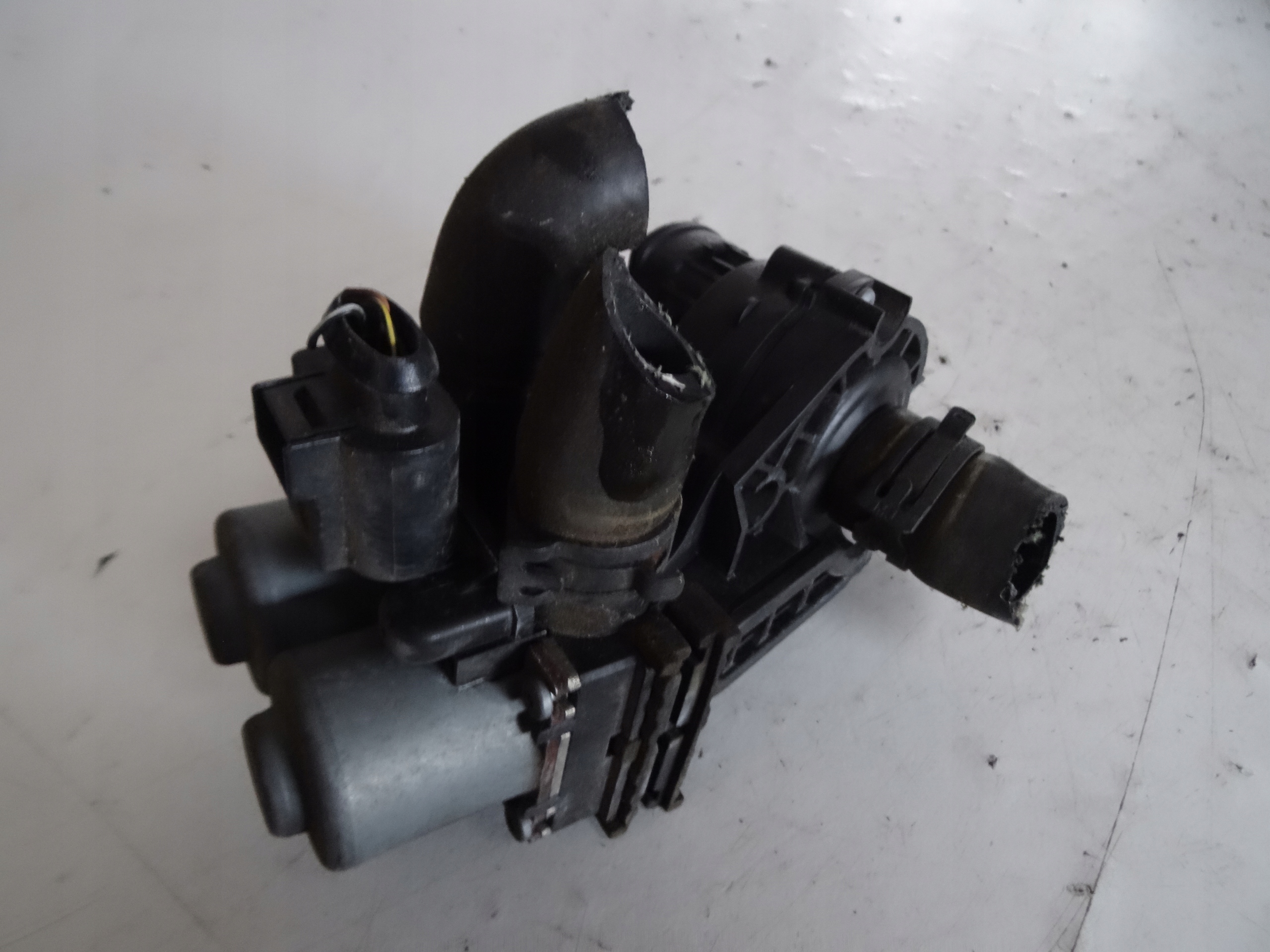 DODATKOWA POMPA WODY AUDI A6 C6 0392023007 za 50.00PLN z Stara Błotnica ...