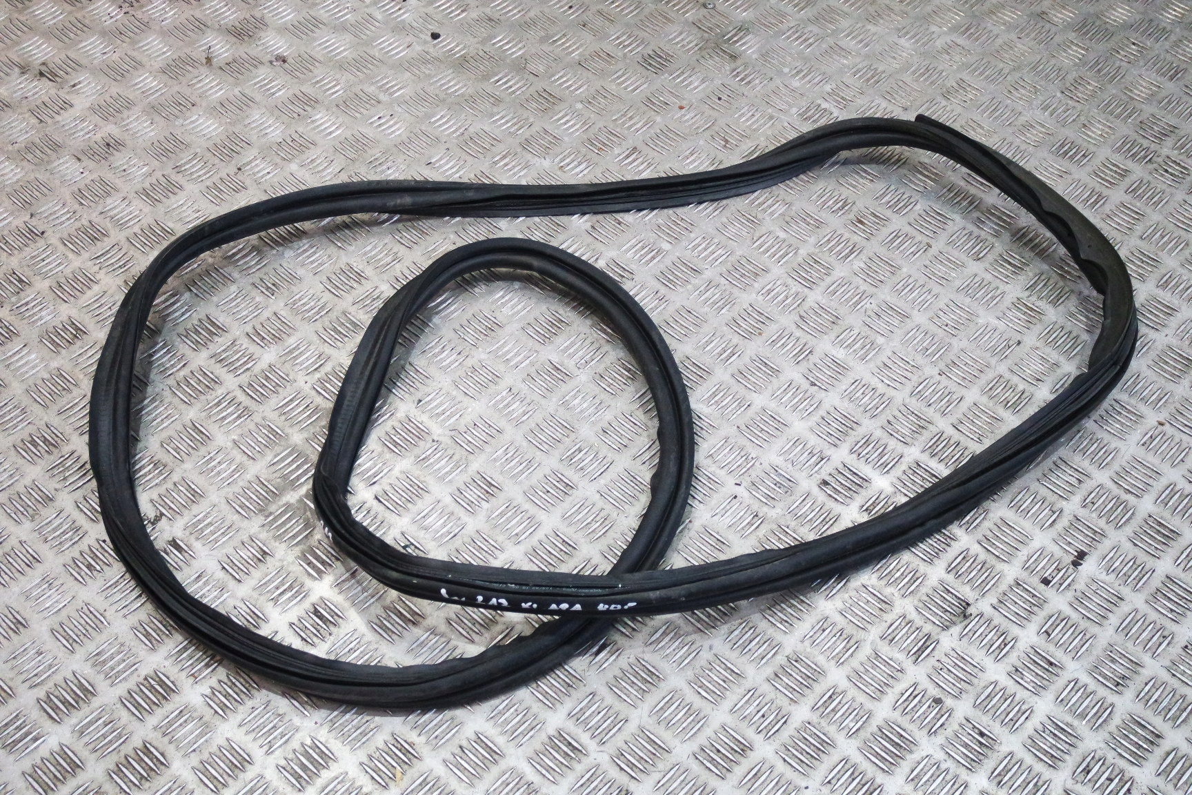 MERCEDES W213 KOMBI USZCZELKA KLAPY BAGAŻNIKA A2137400078 za 80 zł z ...