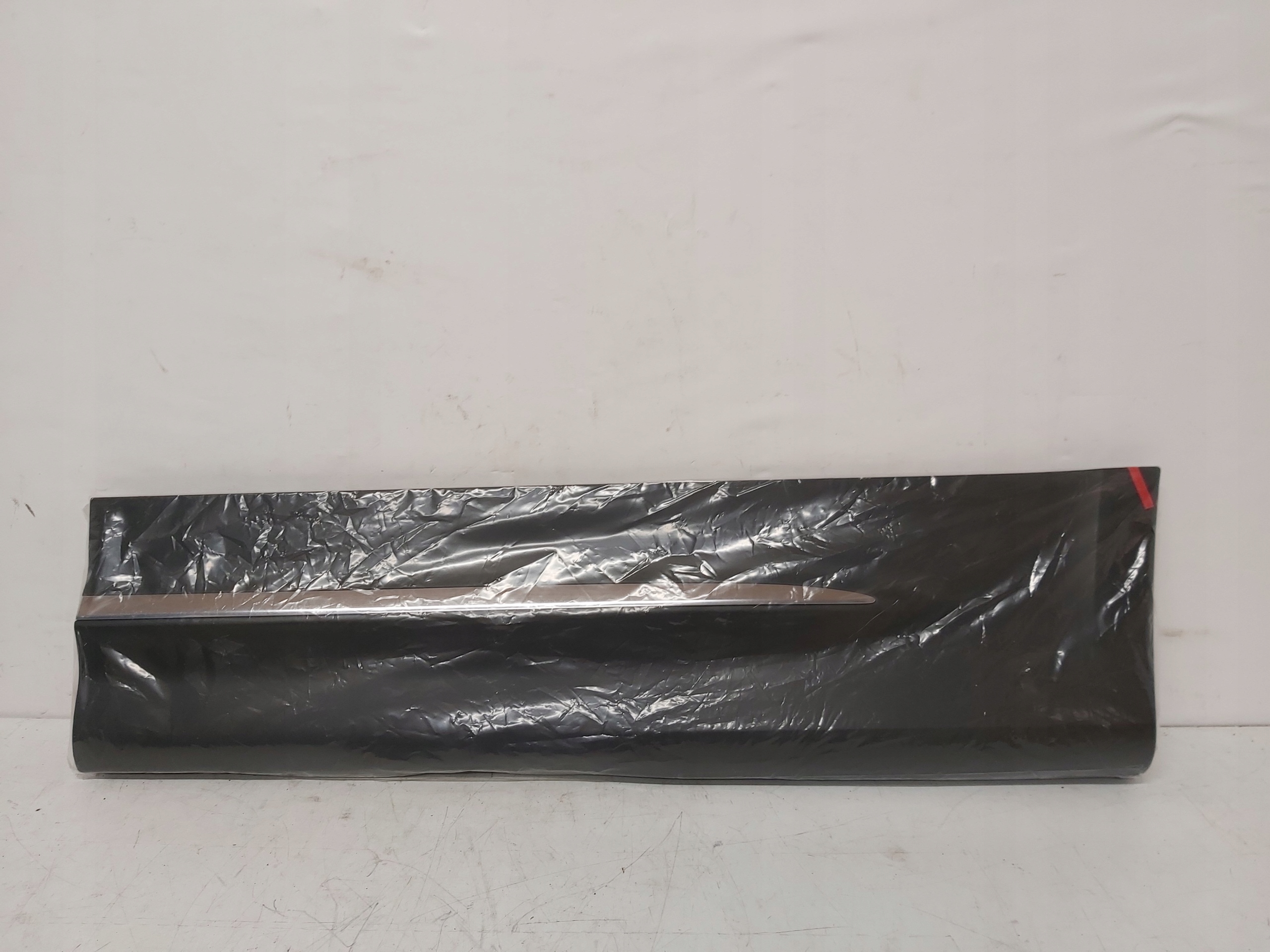 LISTWA DRZWI TYŁ PRAWA GLB EQB W247 A2477305303 A2477305303 za 750 zł z ...