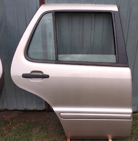 Drzwi PRAWY TYŁ Mercedes ML W163 LIFT kolor 693 za 199.99PLN z Grabiny ...