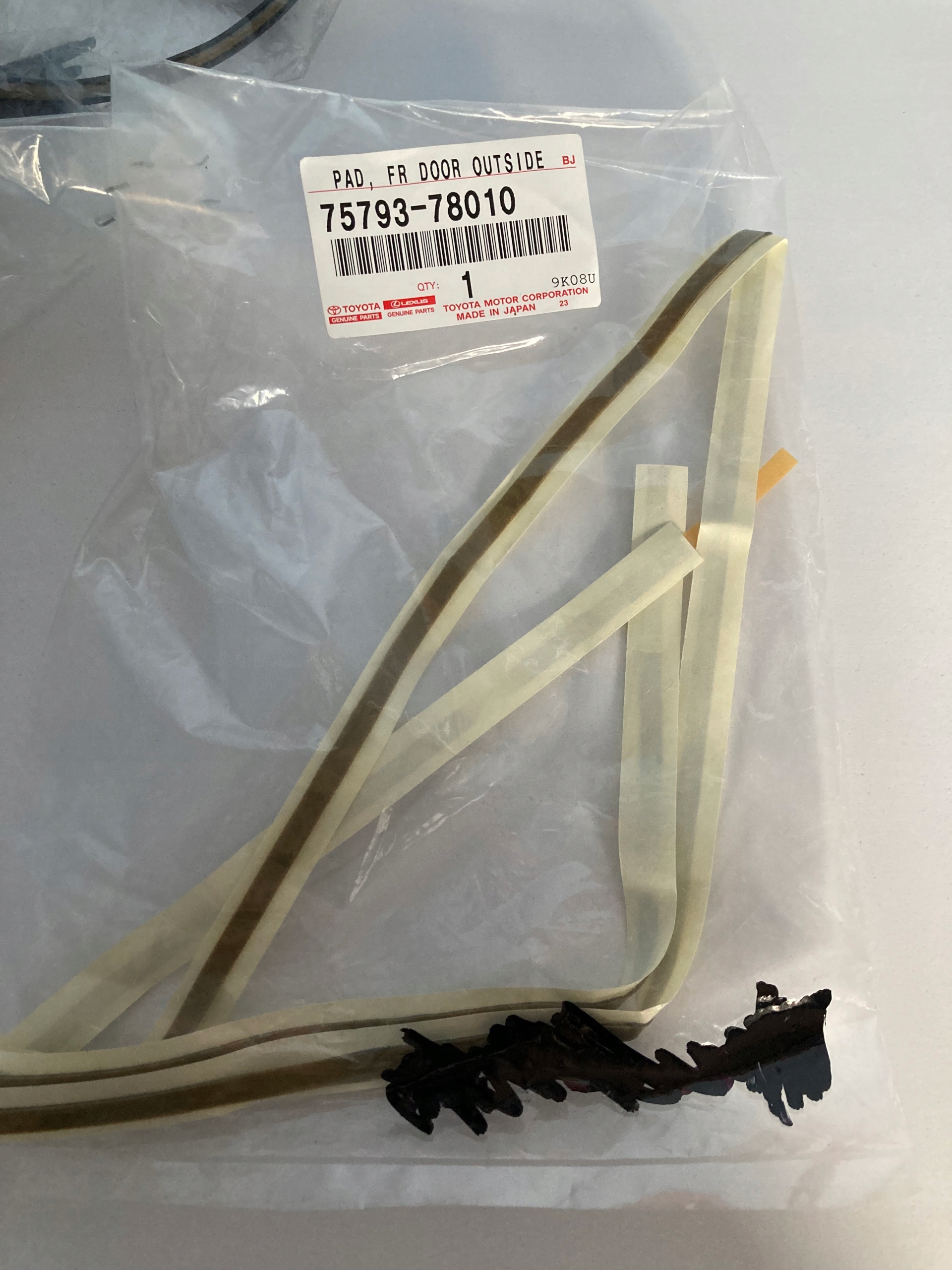 Dolna podkładka listwy przednich drzwi molding pad LEXUS NX MK1 75793 ...