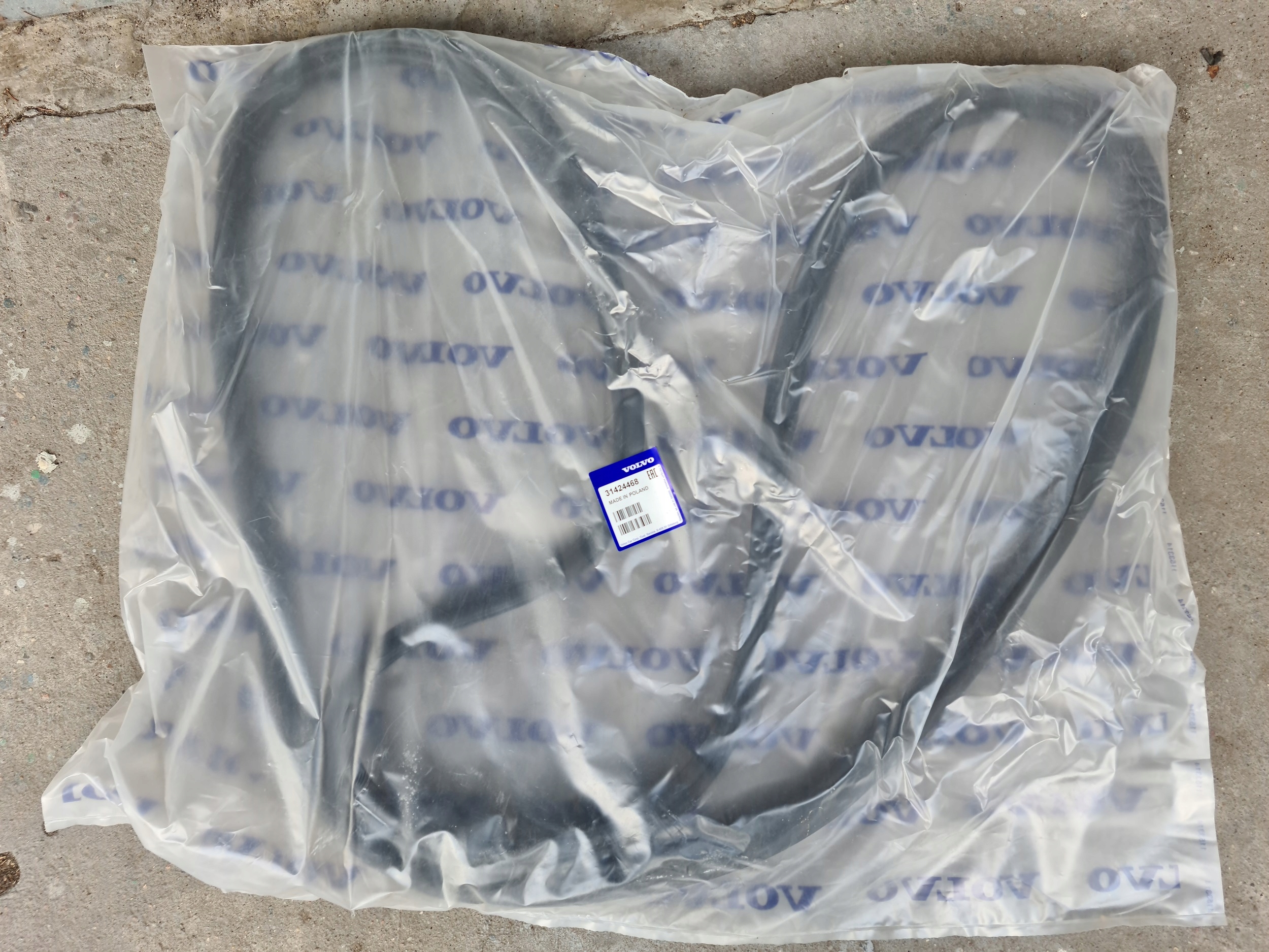 VOLVO XC60 USZCZELKA KLAPY BAGAŻNIKA 31424468 31424468 za 500 zł z ...