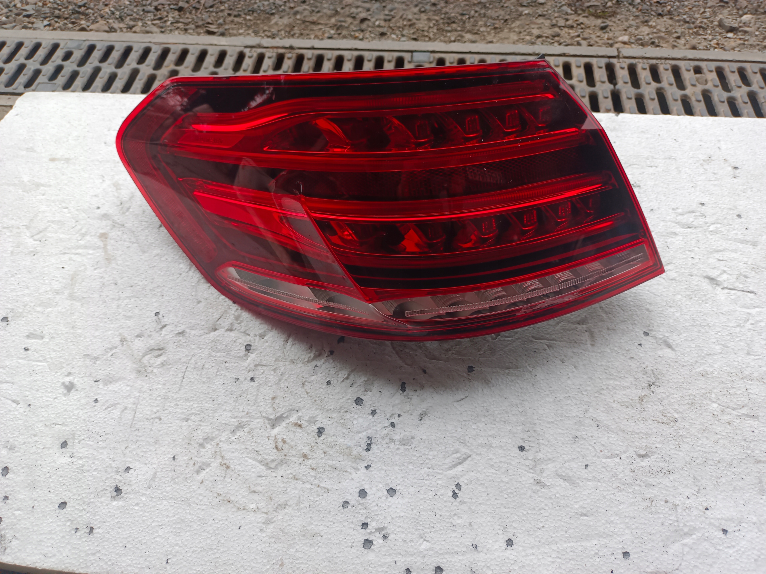 MERCEDES W212 SEDAN LAMPA PRAWA TYŁ A2129060703 A2129060703 za 180 zł z ...