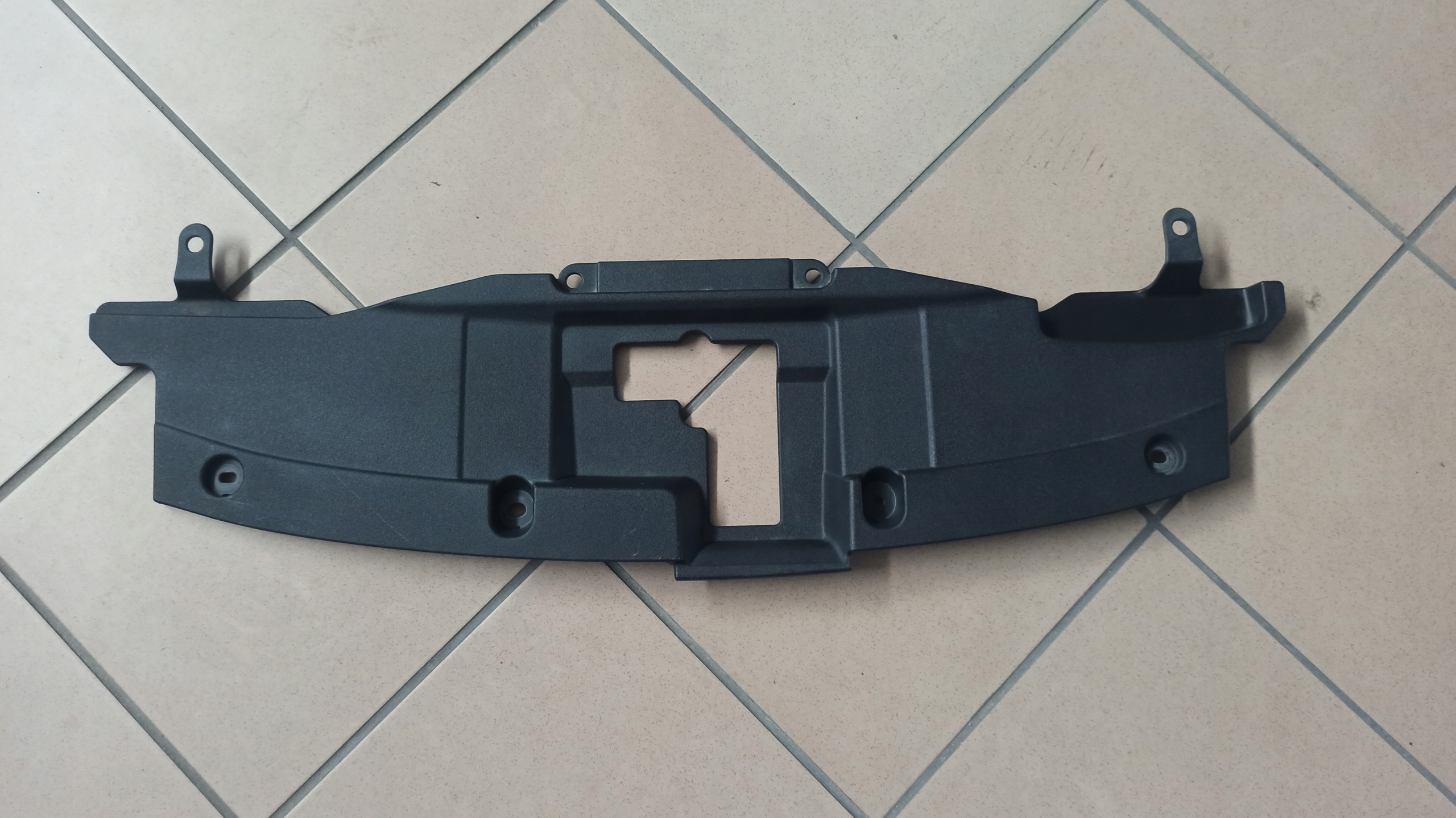 Передняя панель крепления облицовки (телевизор) Toyota Hilux 8 ...