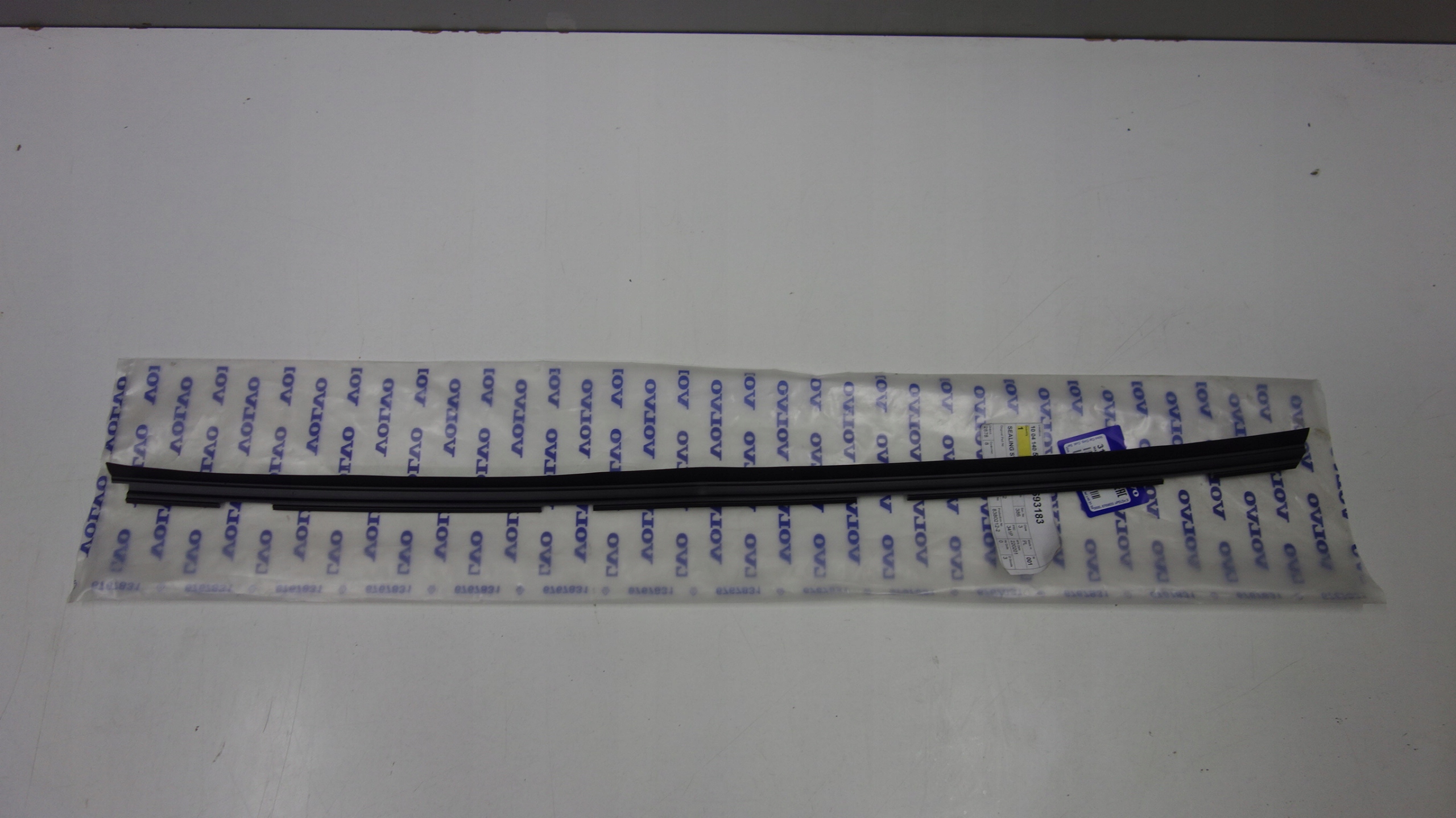 VOLVO XC60 II LISTWA DRZWI PRAWY TYŁ TYLNE 33390972 - porównaj ceny ...