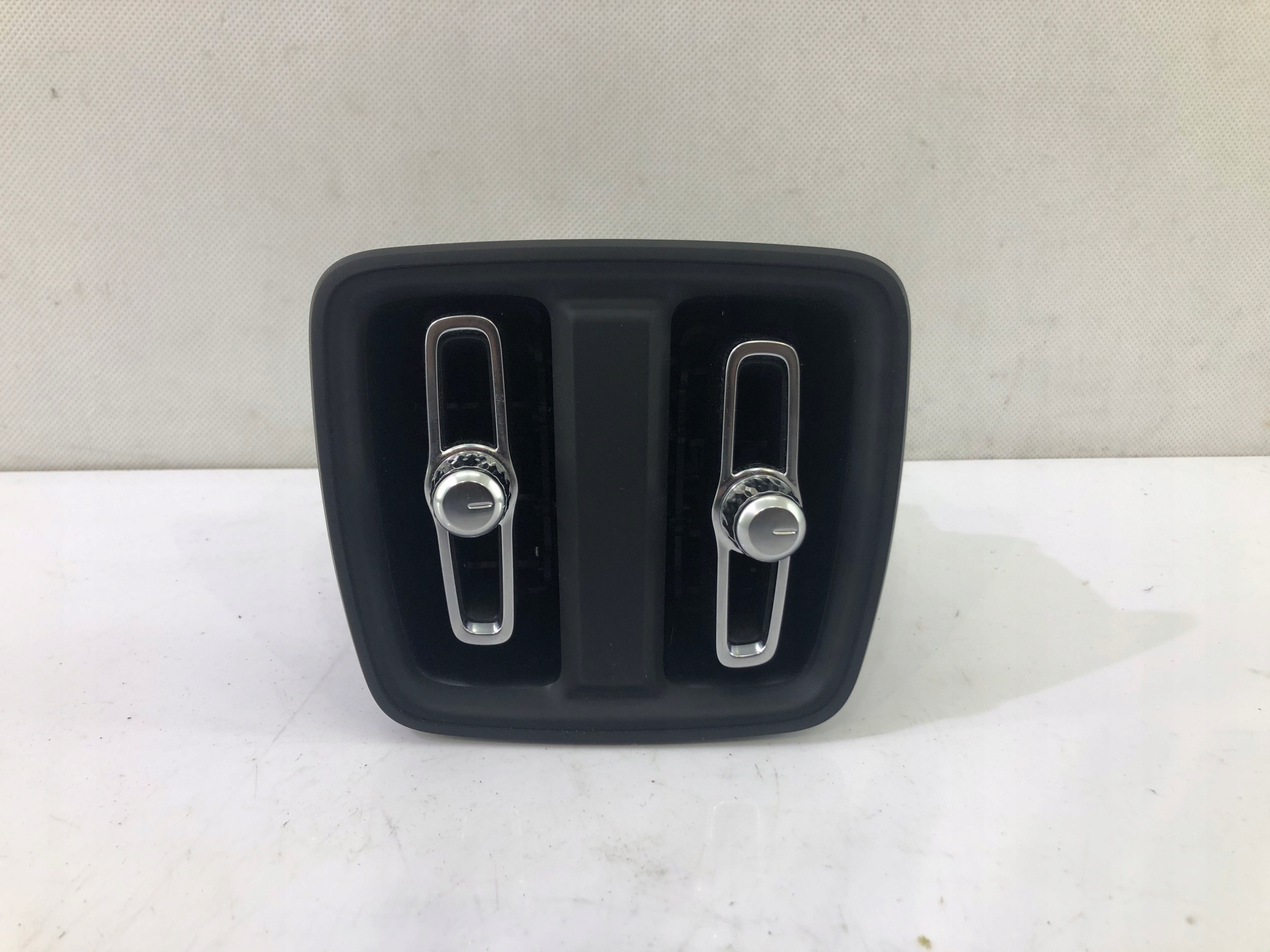 VOLVO XC40 II KRATKA NAWIEWU TUNELU TYLNA 31469033 za 200 zł z Wrocław ...