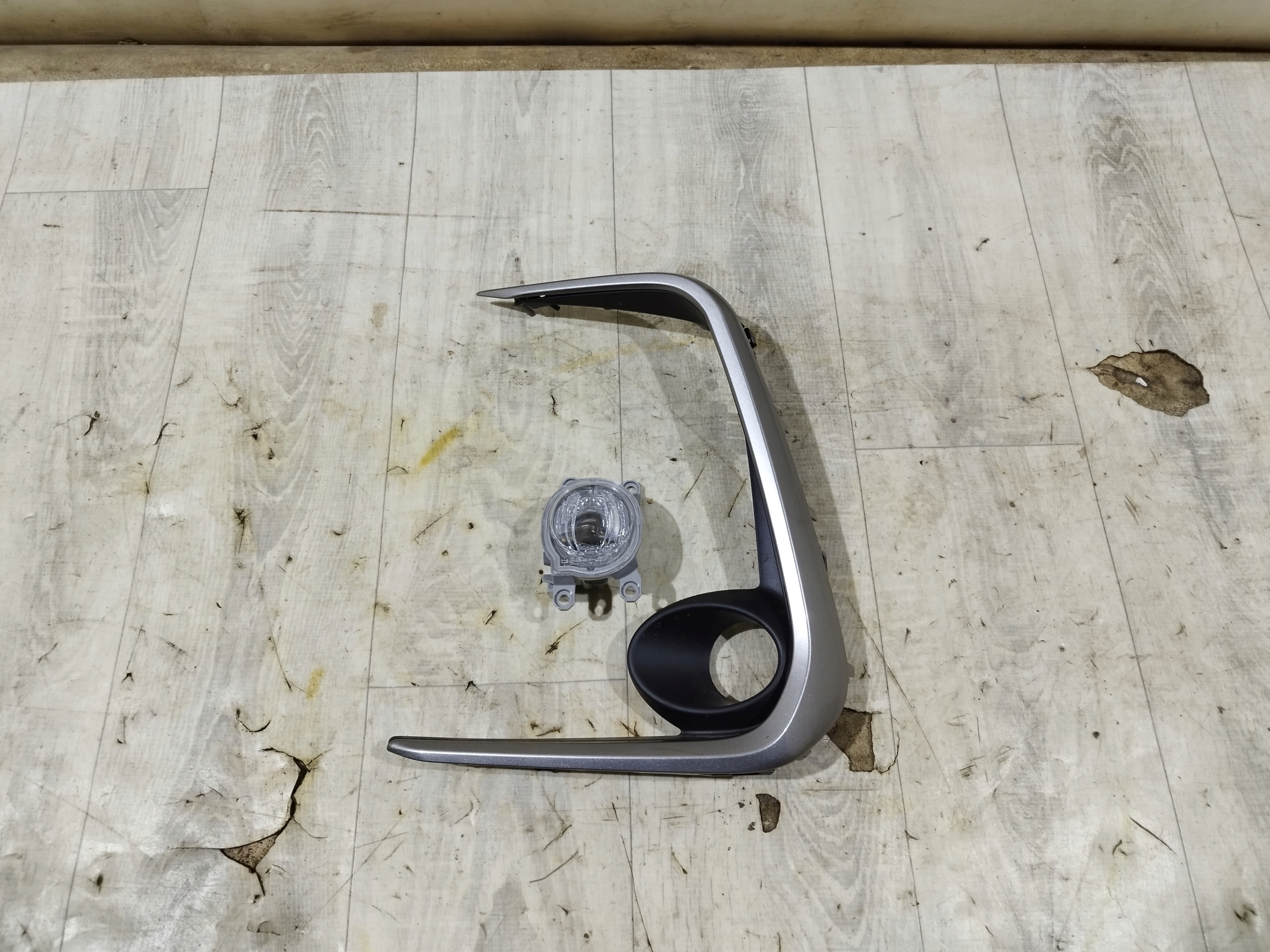 TOYOTA COROLLA E21 LISTWA ZDERZAKA HALOGEN LEWY 52126-02380 81482-02A70 ...