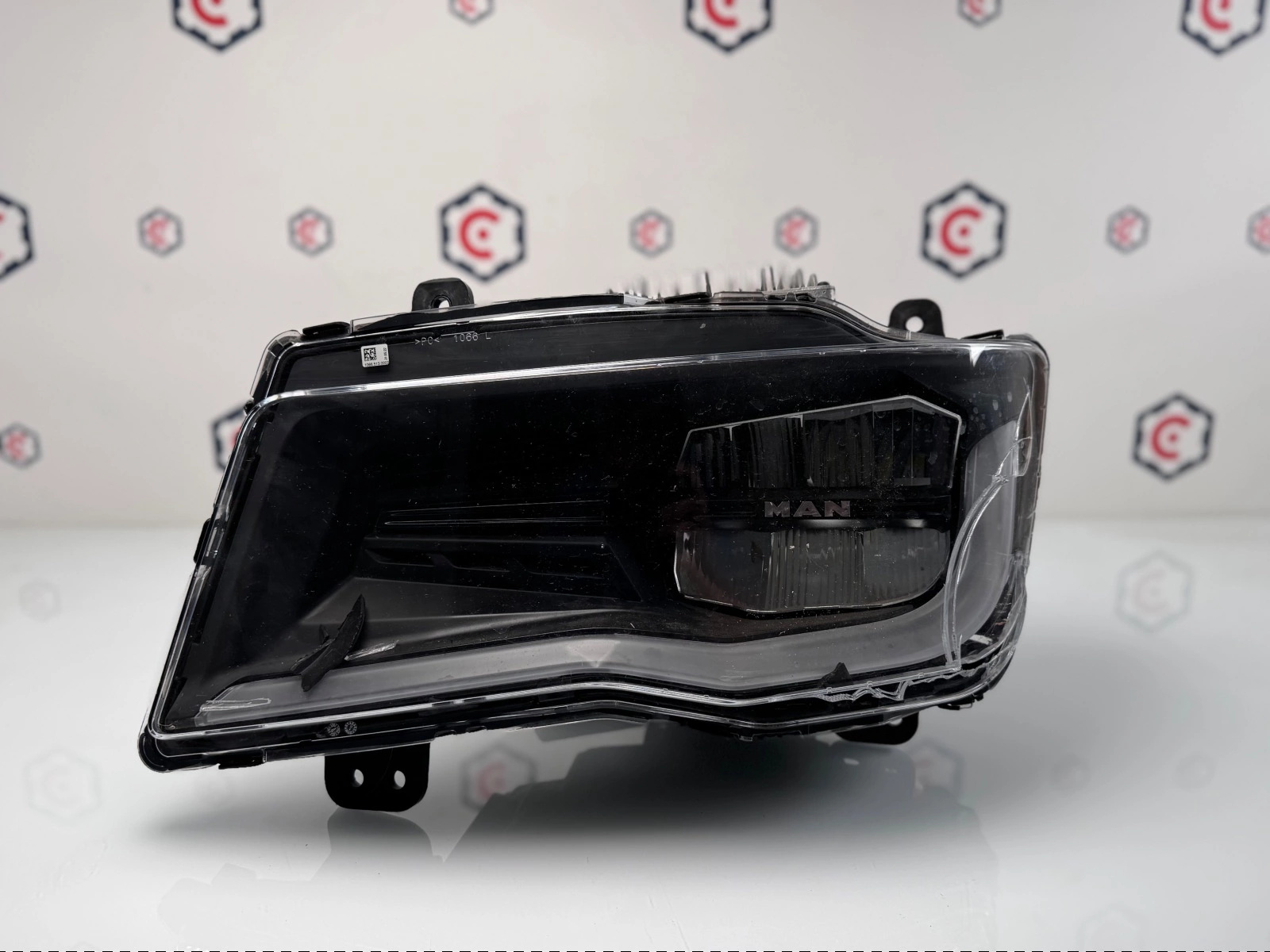 LAMPA LEVÁ PŘEDNÍ MAN TGS TG3 TGX FULL LED - Allegro