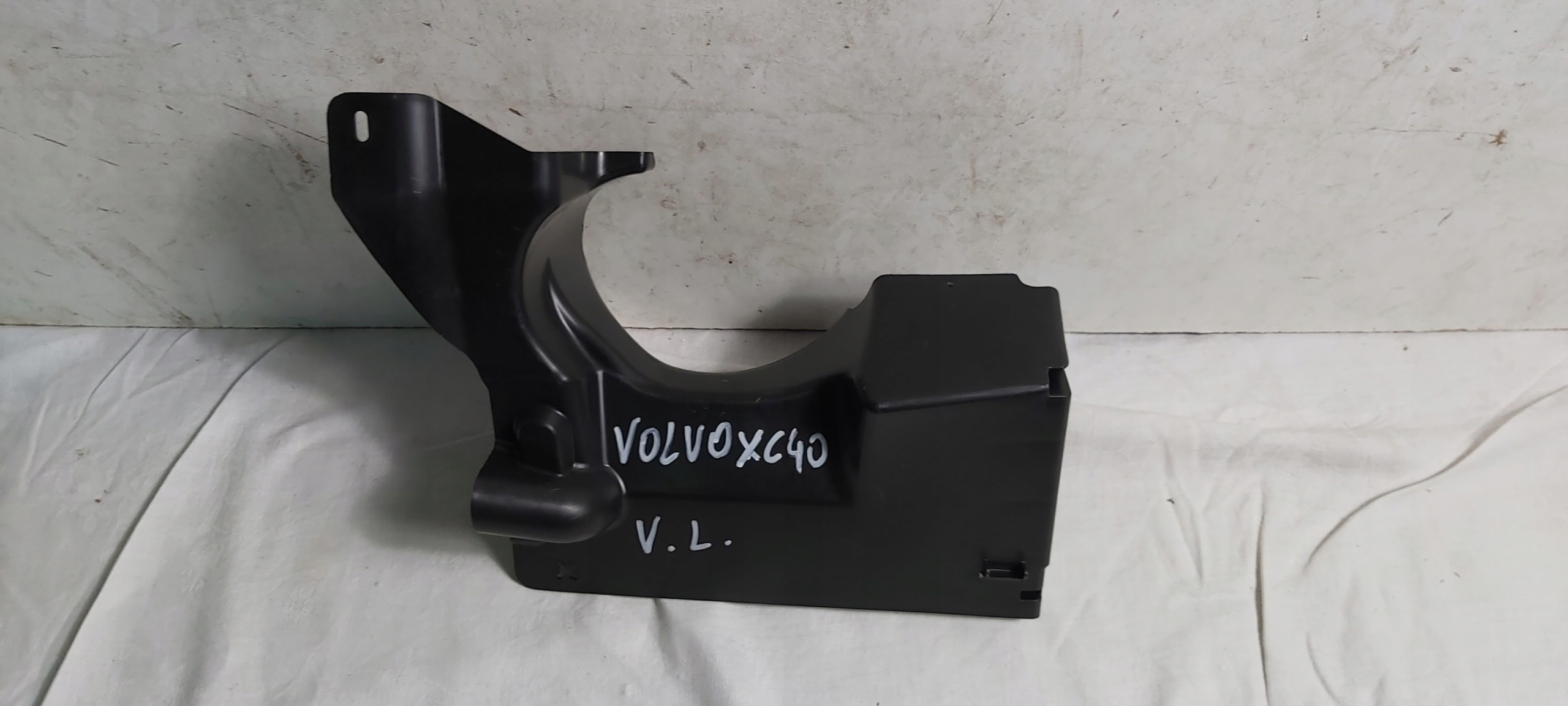 VOVLVO XC40 32226969 OSŁONA NADKOLA LEWY PRZÓD VOLVO C40 XC40 OSŁONA ...