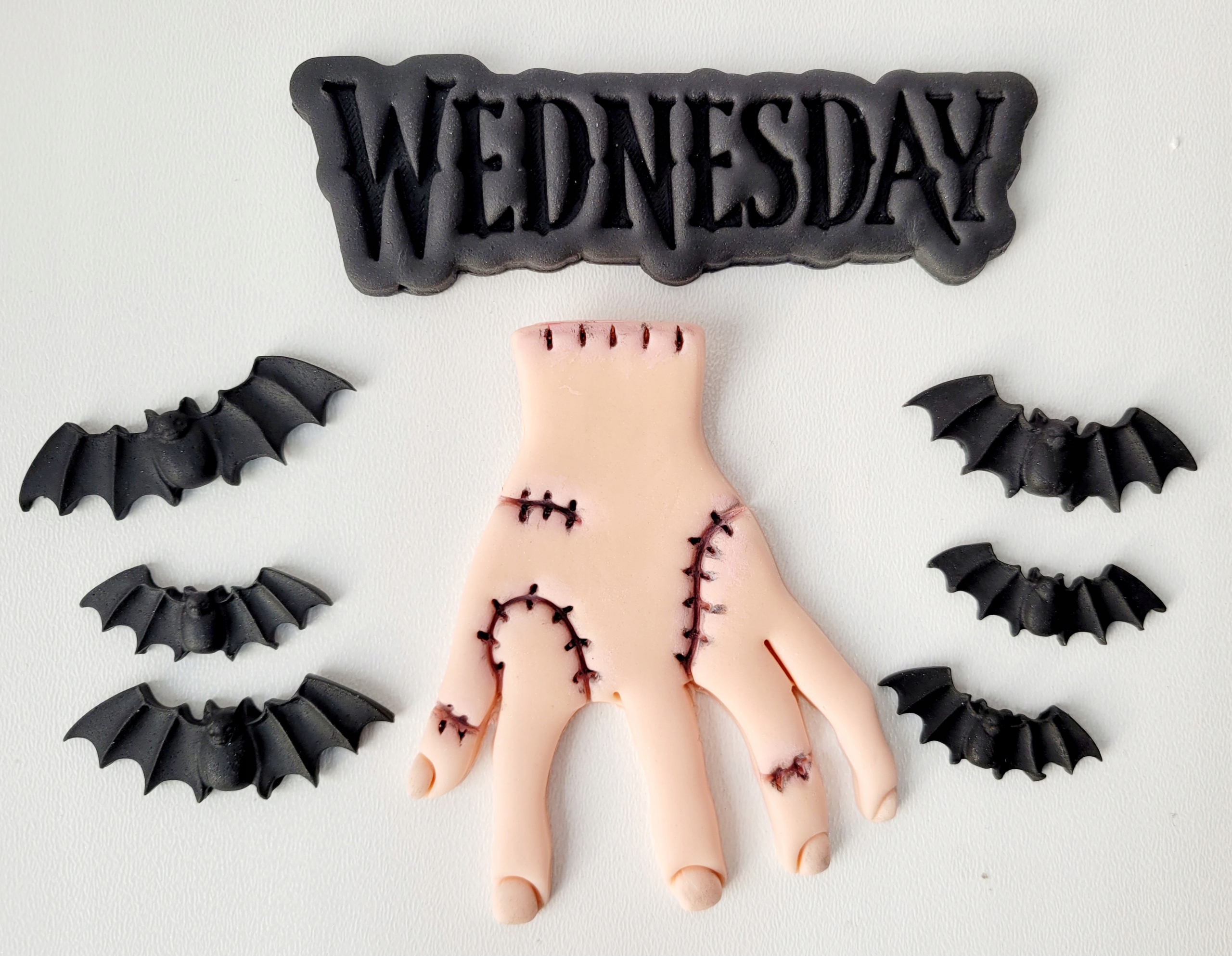 Ozdoby cukrowe rączka NIETOPERZ WEDNESDAY na tort 13337965052 - Allegro.pl