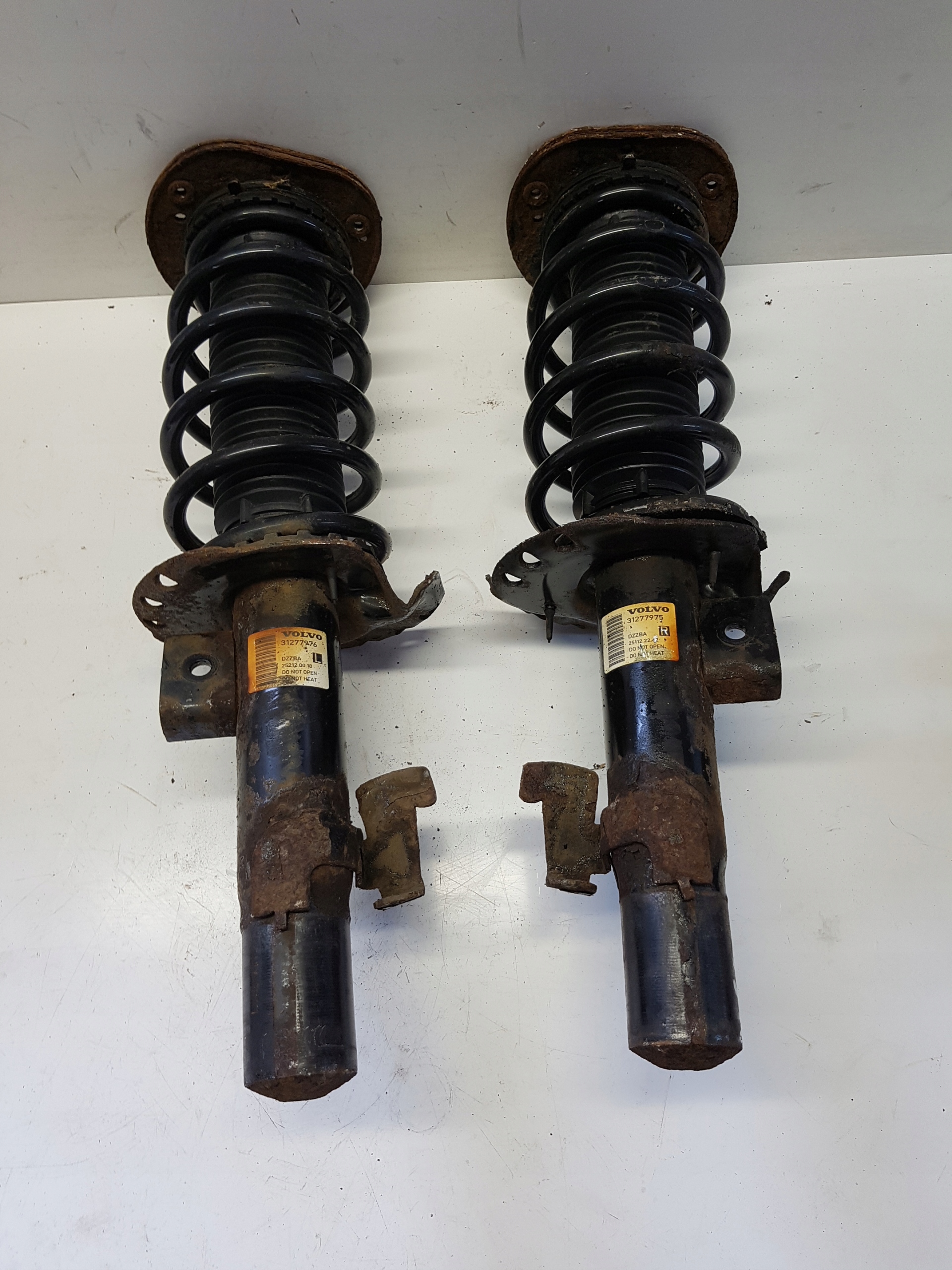 VOLVO V60 S60 II AMORTYZATOR LEWY PRZÓD 31277976 312779756 za 80 zł z ...