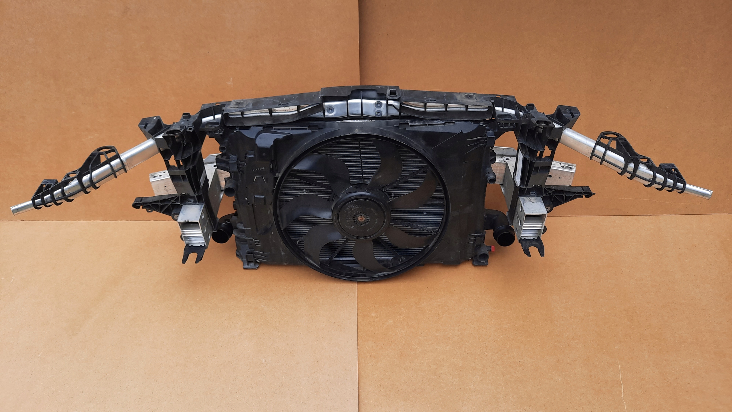 PAS PRZEDNI KOMPLET CHŁODNIC MERCEDES CLA W117 117 A2465000093 ...