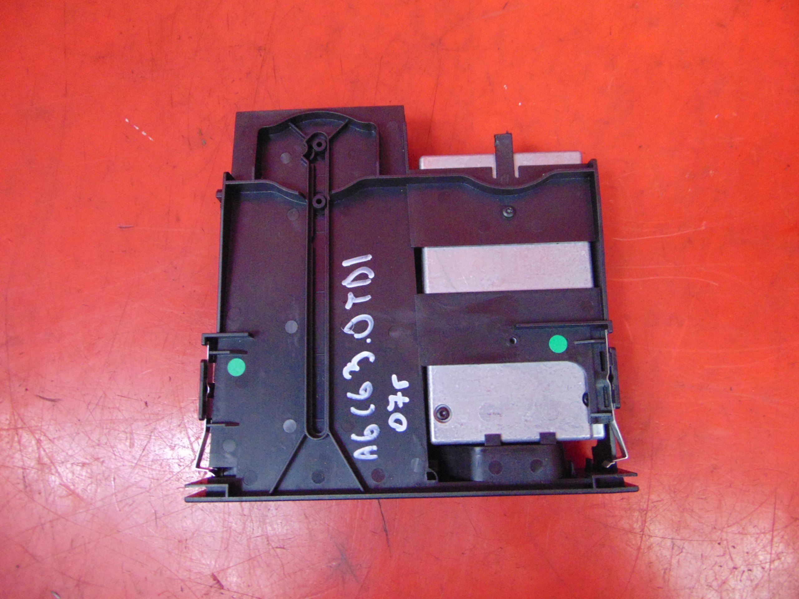 AUDI A6 C6 Q7 4L MODUŁ INTERFACE AMI 4E0035785B za 566.19PLN z Wieliczka - Allegro - (12818624988)