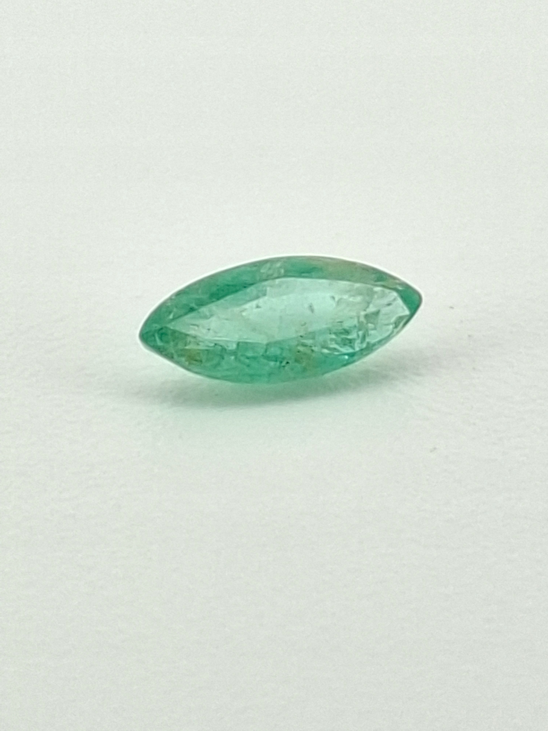 Natúr Smaragd napellenző 3 x 6 mm za 18725.00HUF-ért - Allegro