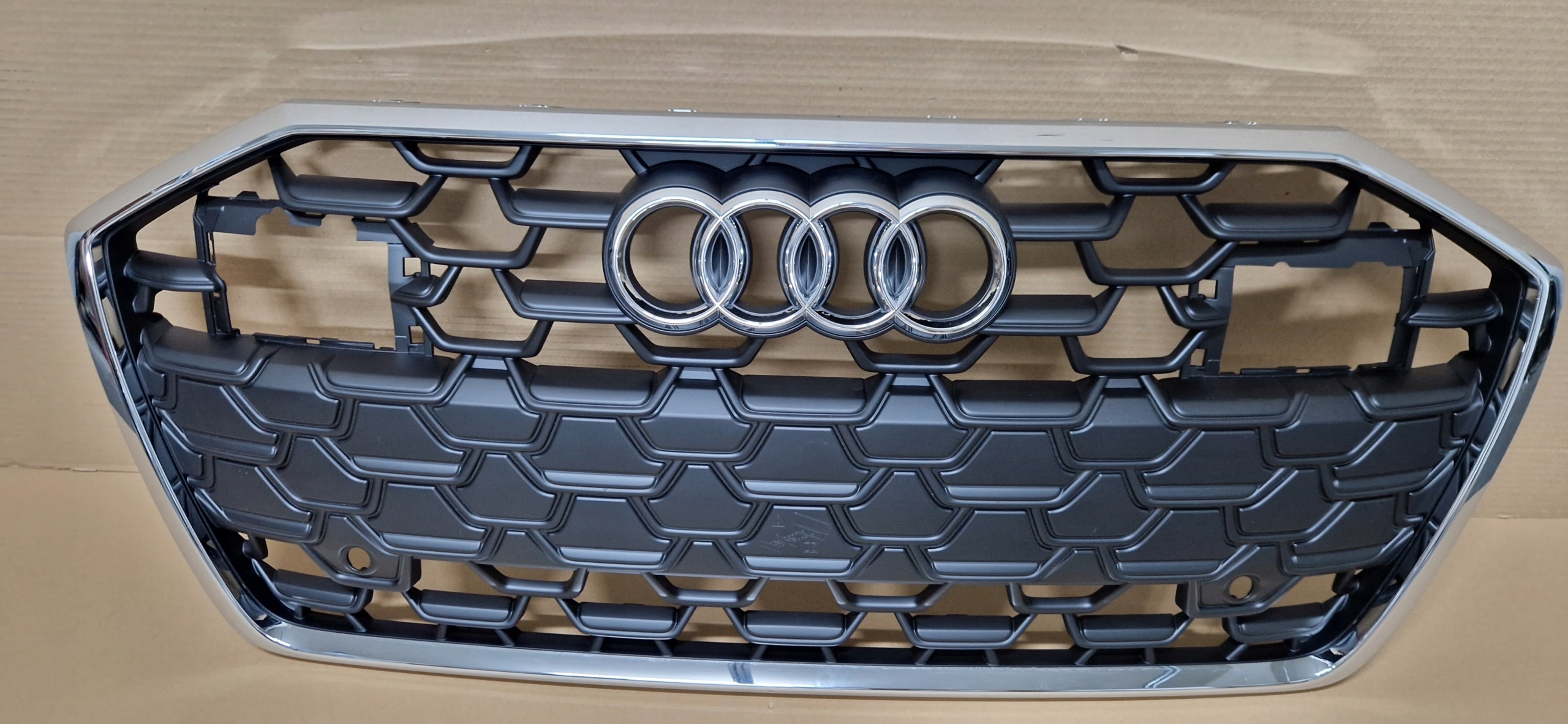GRILL AUDI A6 C8 LIFT S LINE ATRAPA A6 C8 LIFT 4K0853651R za 1200 zł z WOLSZTYN, Chobienice ...