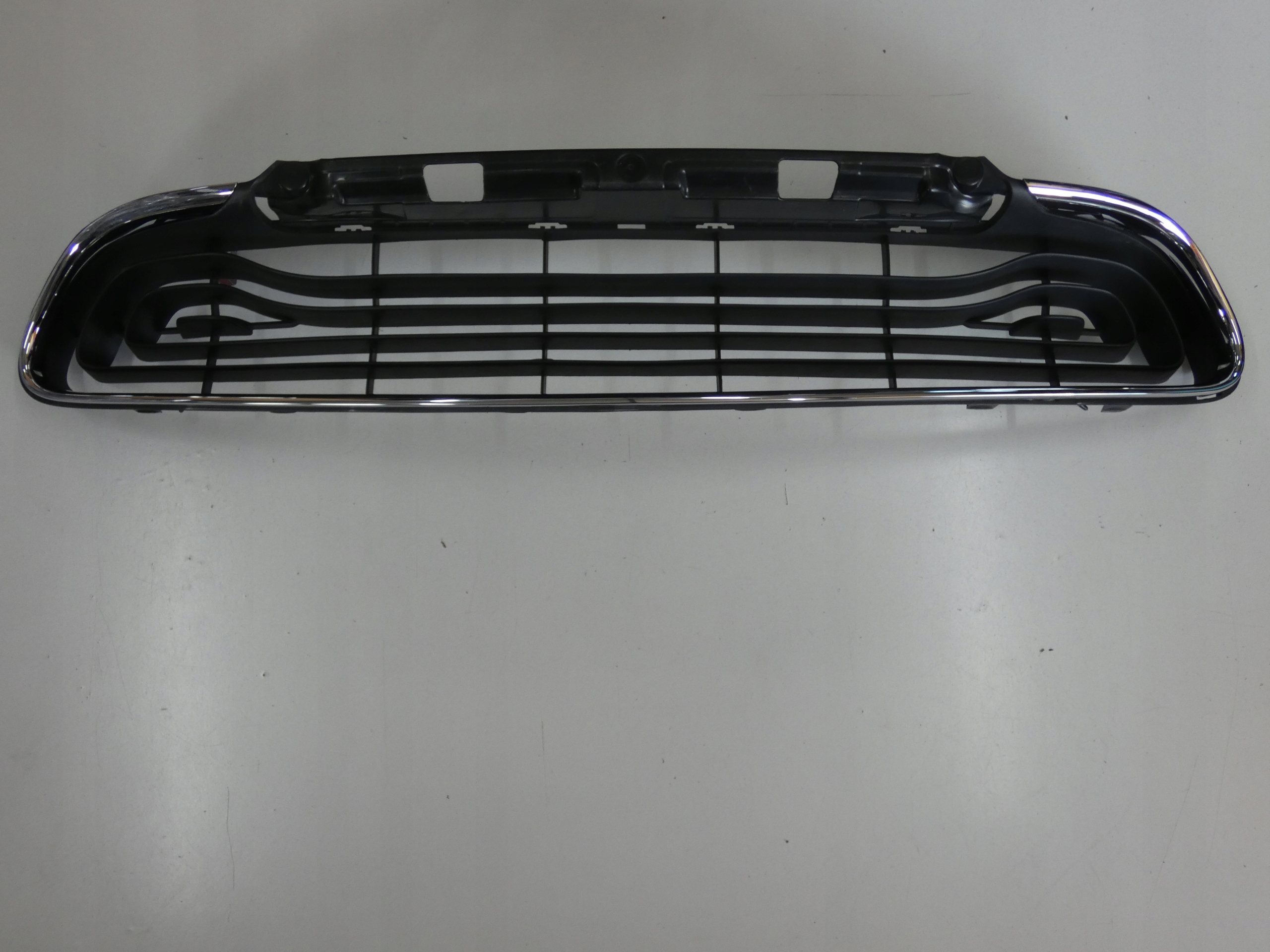 Kratka zderzaka środkowa RENAULT Zoe przed lift M1154306X za 400 zł z ... Kratka zderzaka środkowa RENAULT Zoe przed lift M1154306X za 400 zł z ...