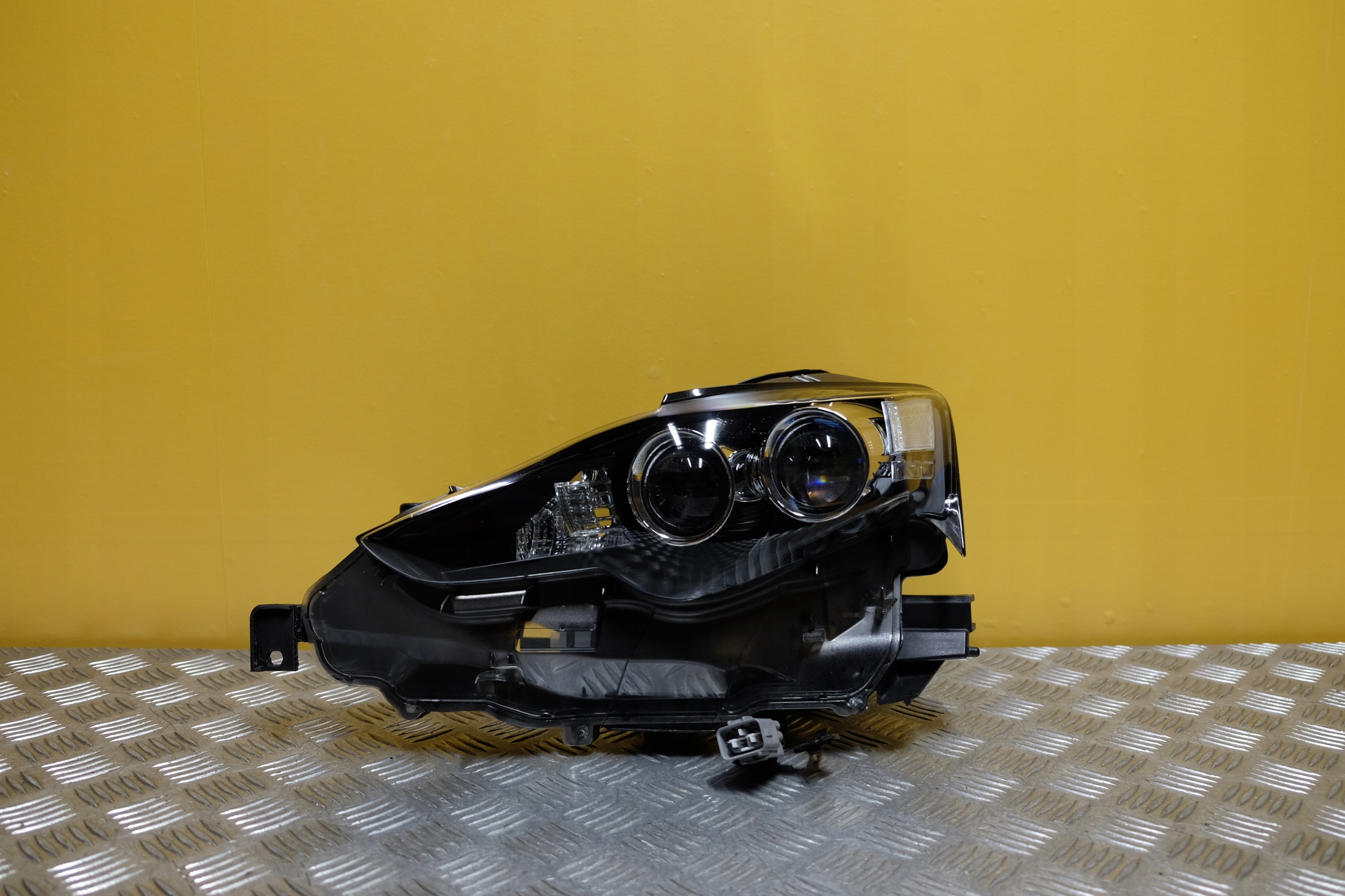 LEXUS IS IS200T IS300H 2013- LAMPA REFLEKTOR FULL LED LEWA EU za 1600 ...