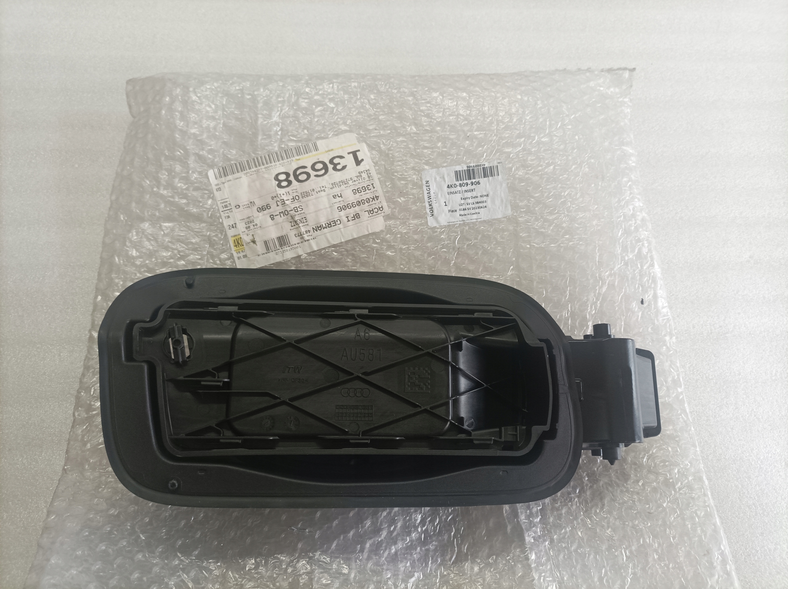 AUDI A6 C8 KLAPKA WLEWU PALIWA 4K0809906 za 50.00PLN z TRZEBICZ ...