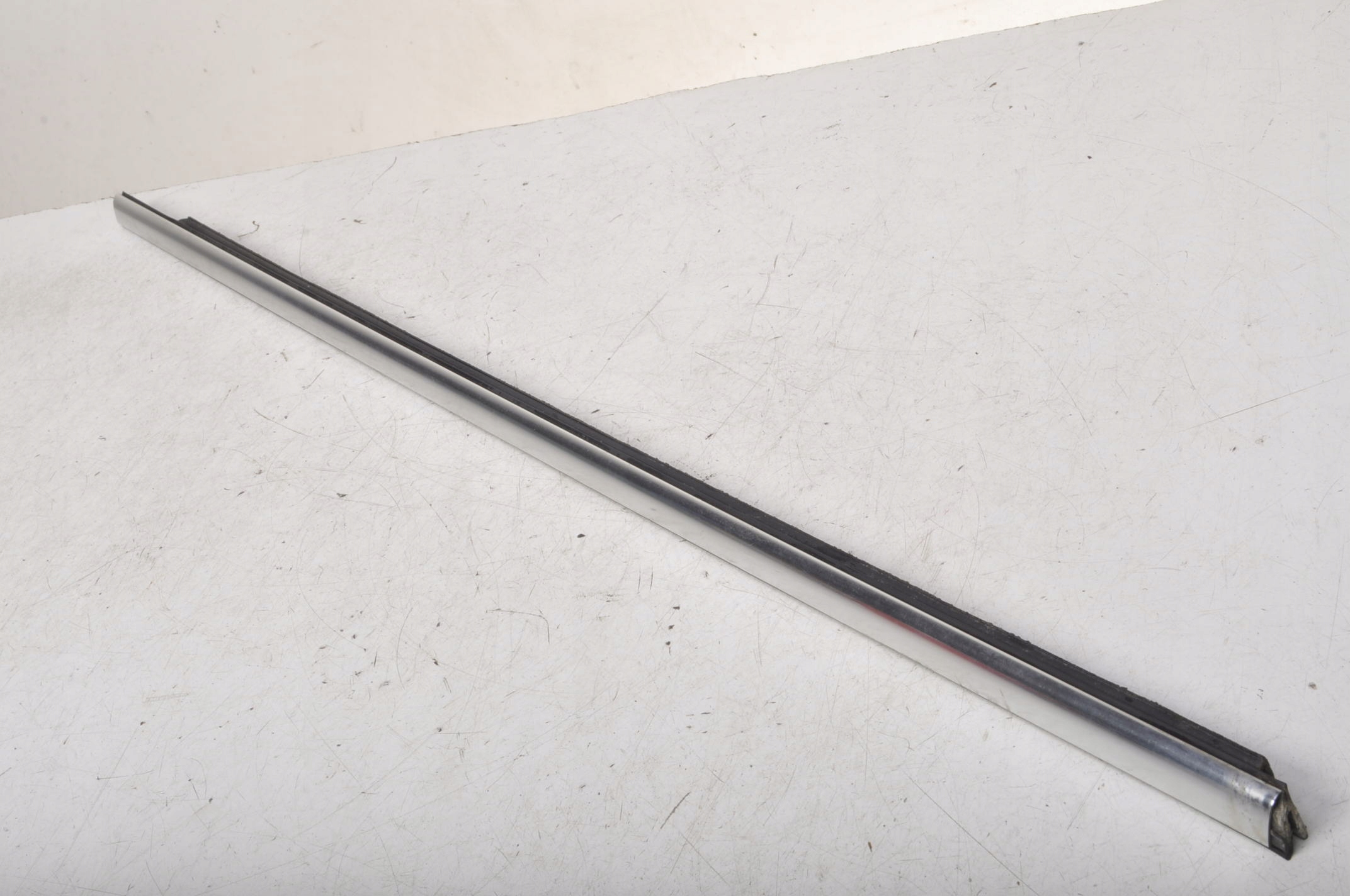 VOLVO S60 II V60 LISTWA SZYBY PRZYSZYBOWA PRZEDNIA PRAWA za 200 zł z ... VOLVO S60 II V60 LISTWA SZYBY PRZYSZYBOWA PRZEDNIA PRAWA za 200 zł z ...